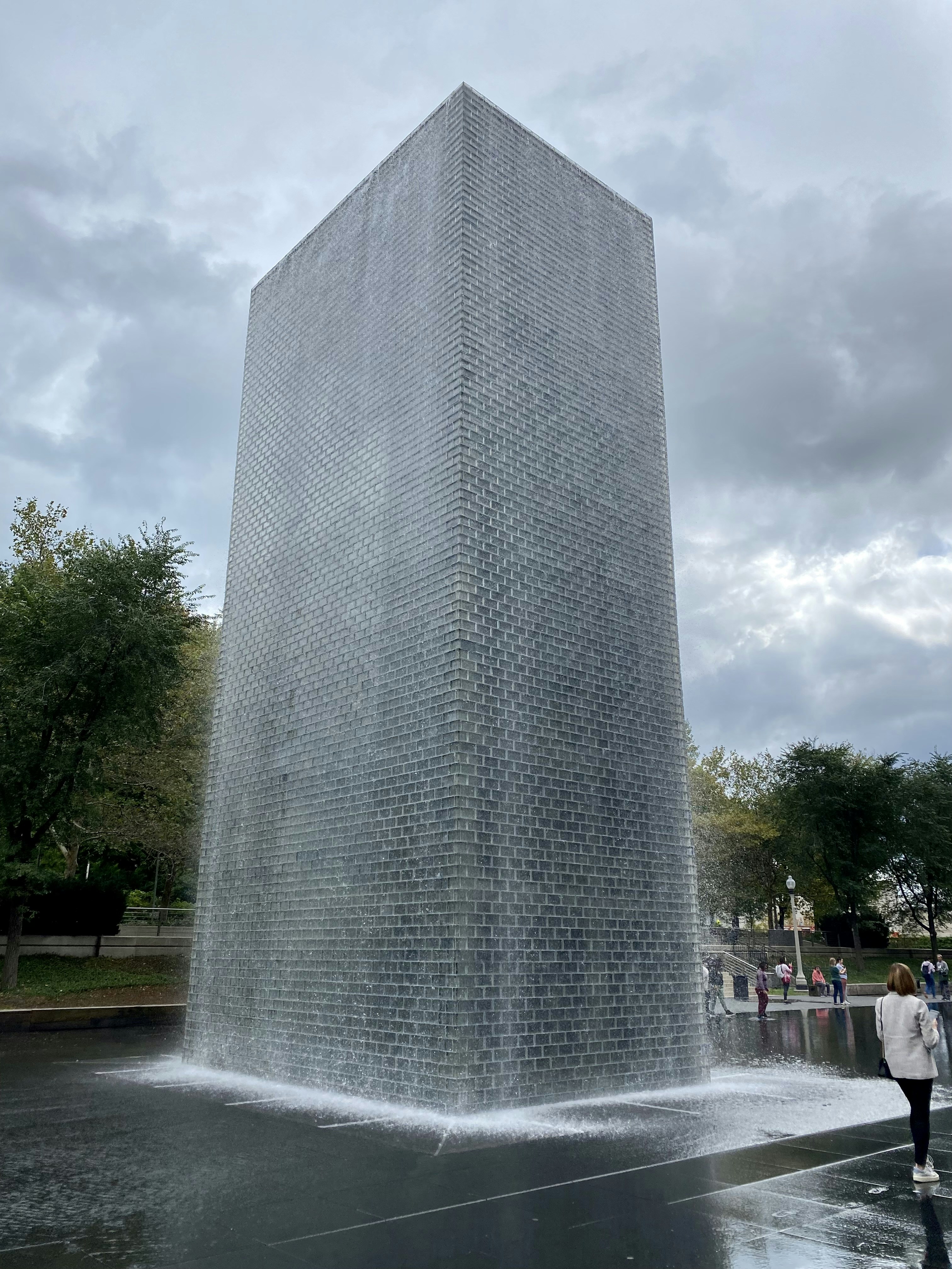 A large stone monument photo – Free Chicago Image on Unsplash