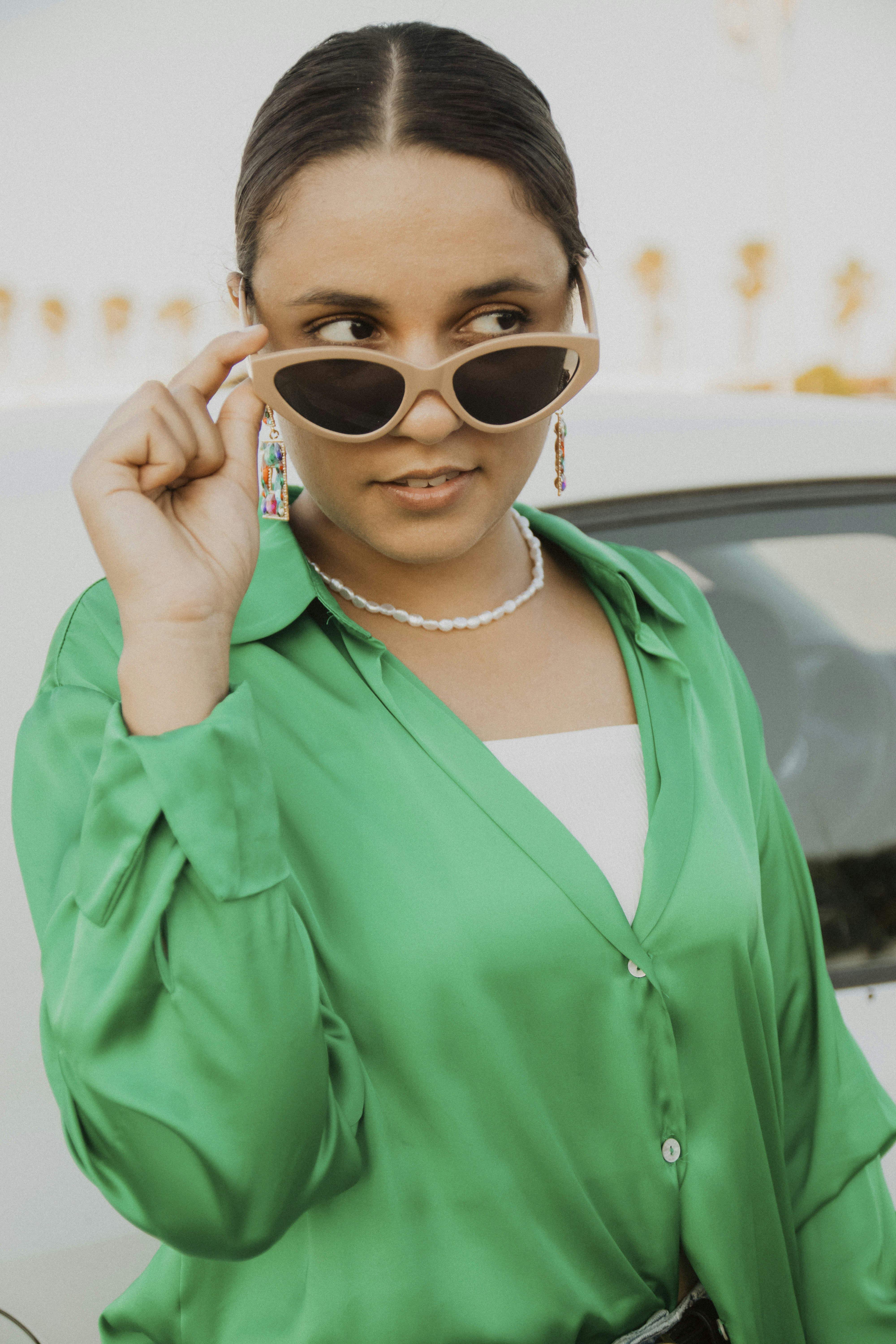 Una mujer con gafas de sol foto – Imagen de Muchacha gratuita en Unsplash