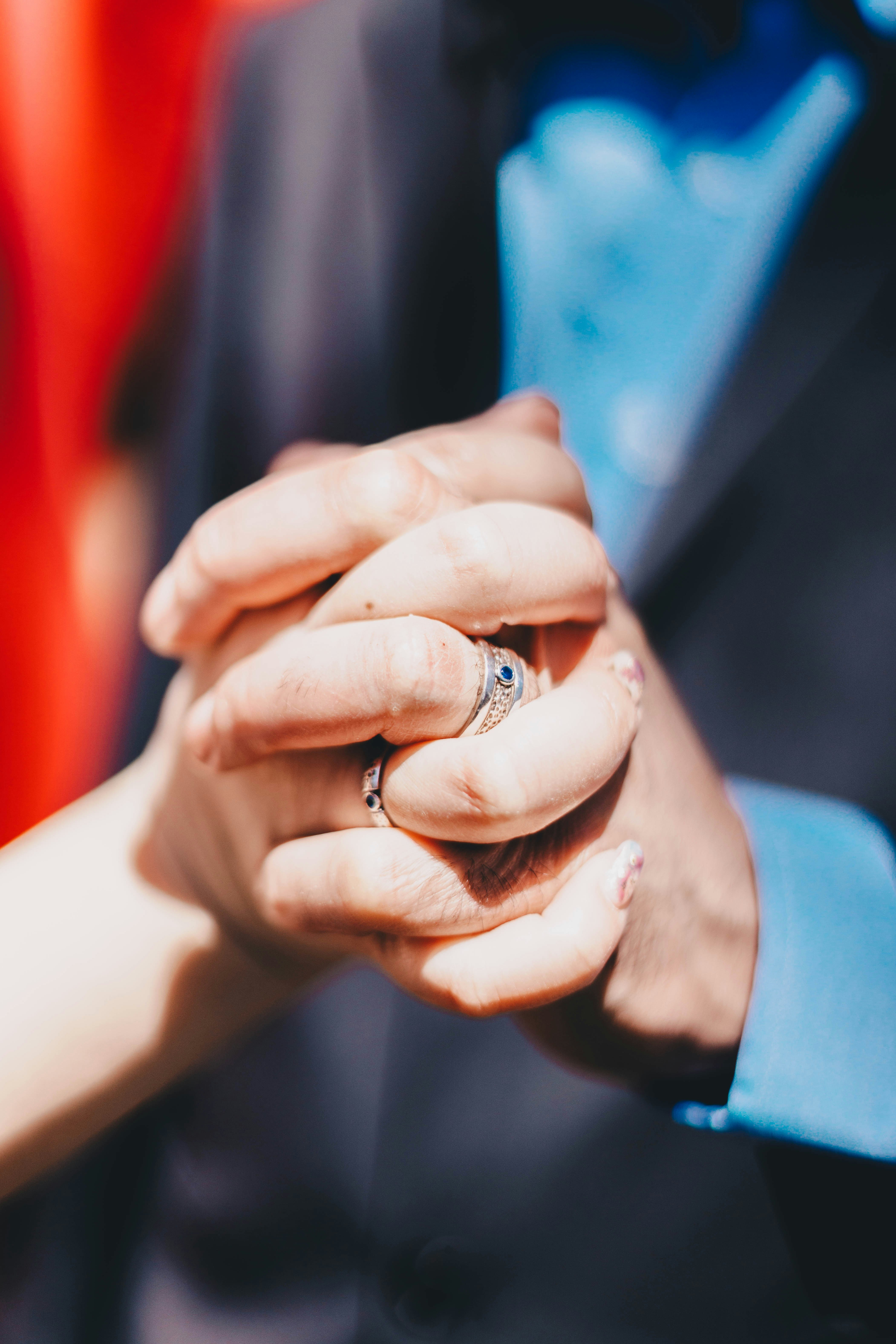 A close-up of hands shaking photo – Free Wedding Image on Unsplash