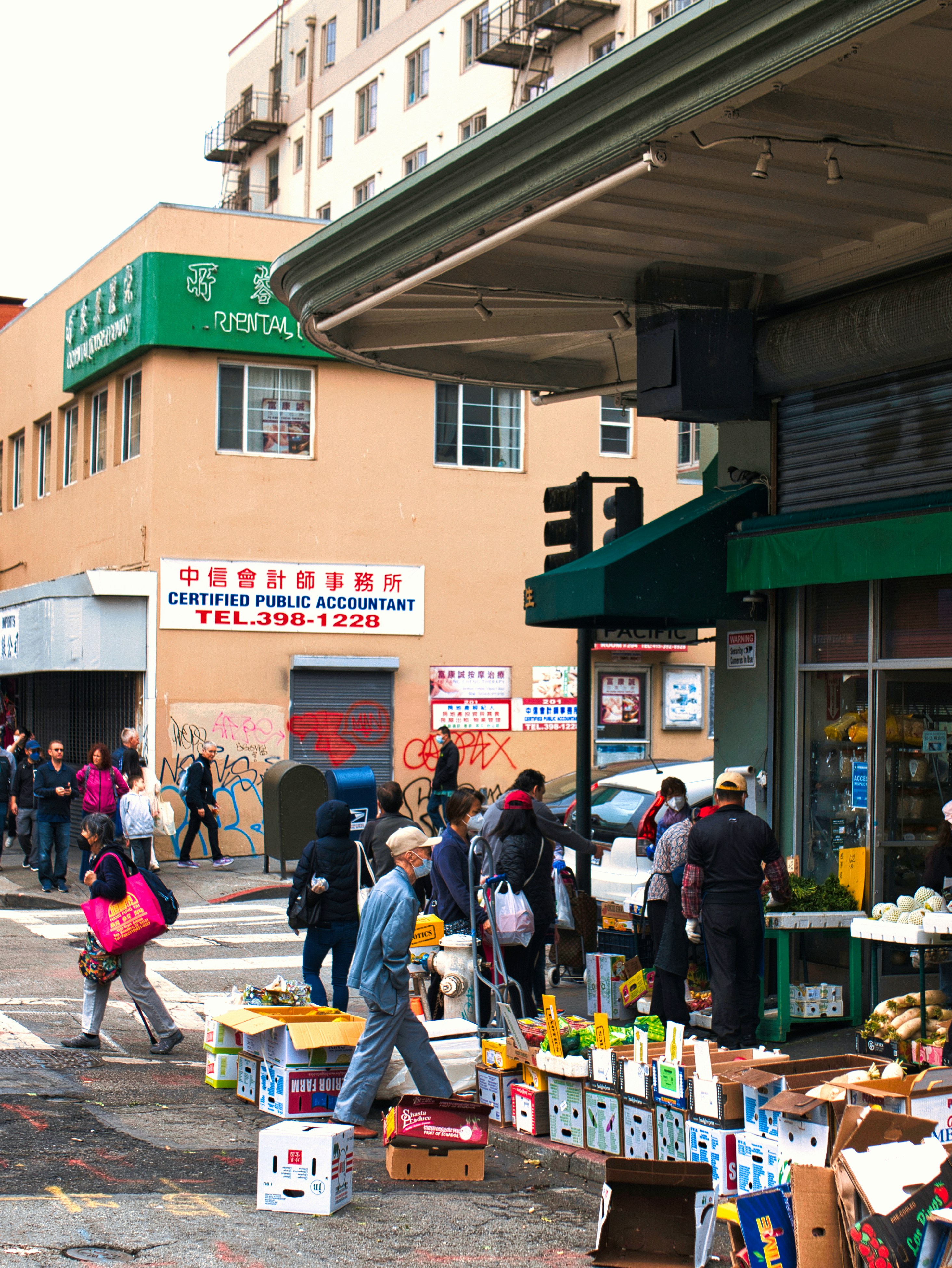 Crates and Crosswalks: Chinatown Street Market in Motion