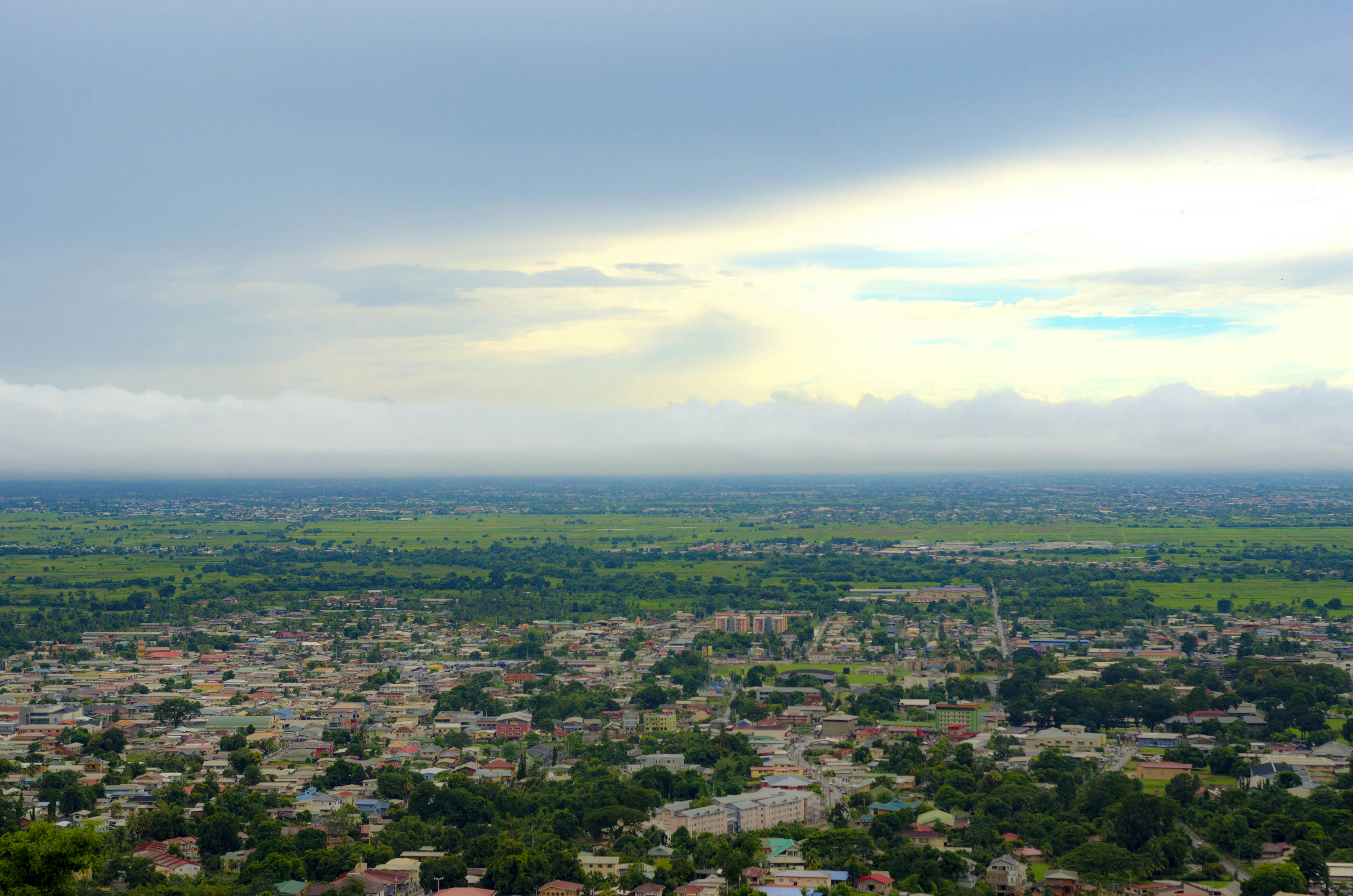 Eine Stadt mit vielen Gebäuden Foto – Kostenloses Bild zum Thema ...