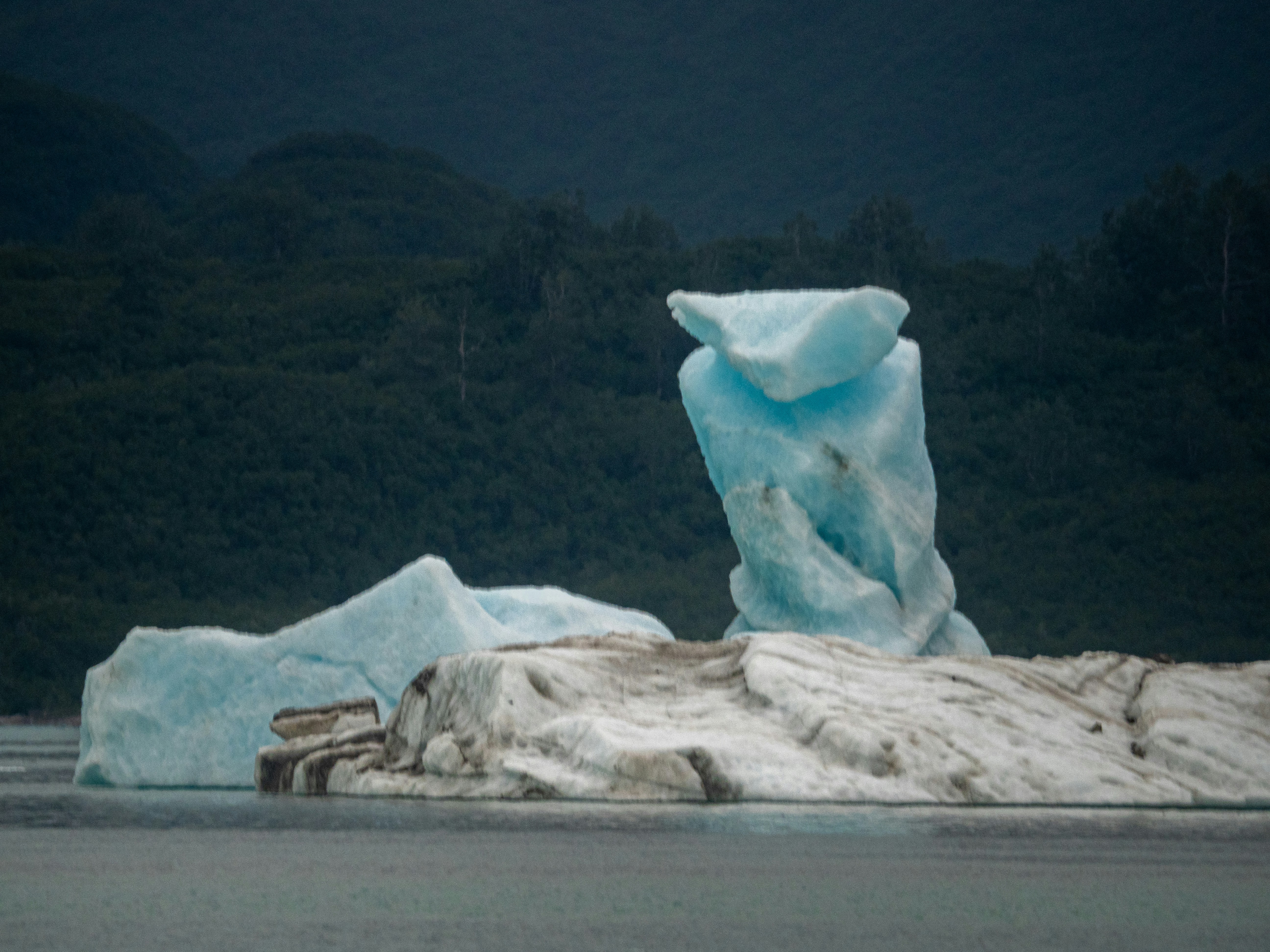 Foto zum Thema Ein großer Eisberg im Wasser – Kostenloses Bild zu Natur ...