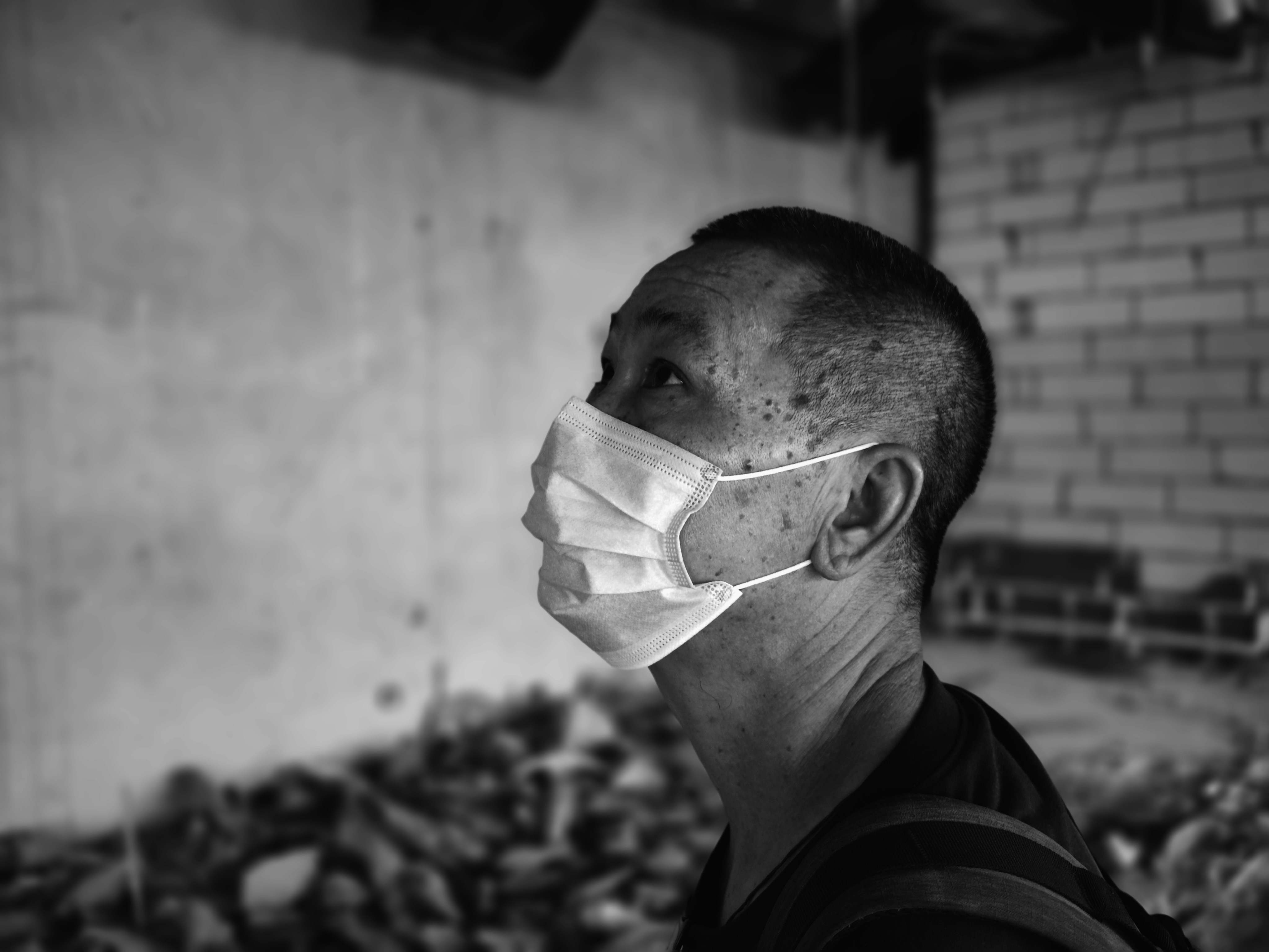 Un homme portant un masque photo – Image gratuite de Humain sur Unsplash