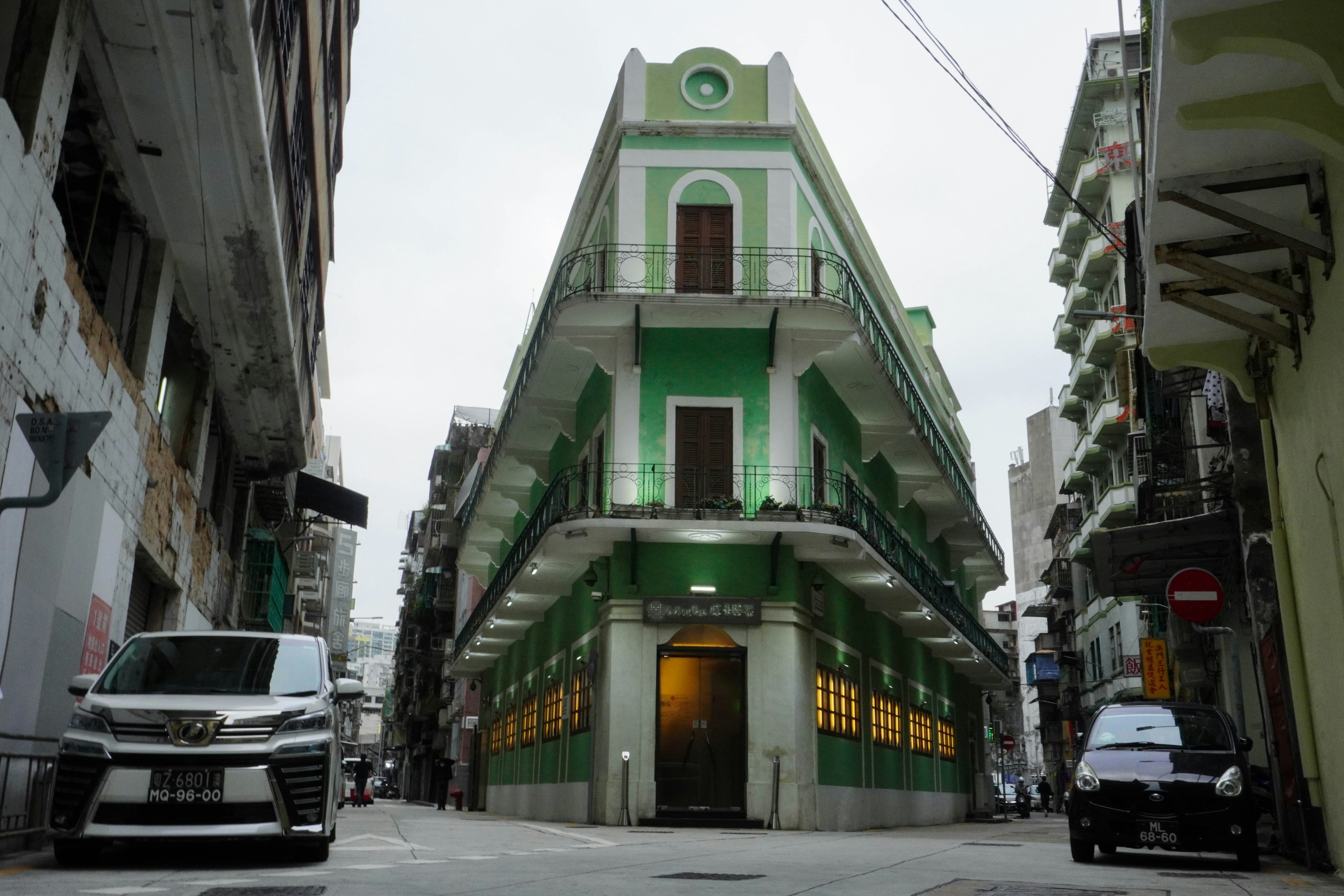Verdant Cornerstone: The Green Facade Framing a Quiet City Block