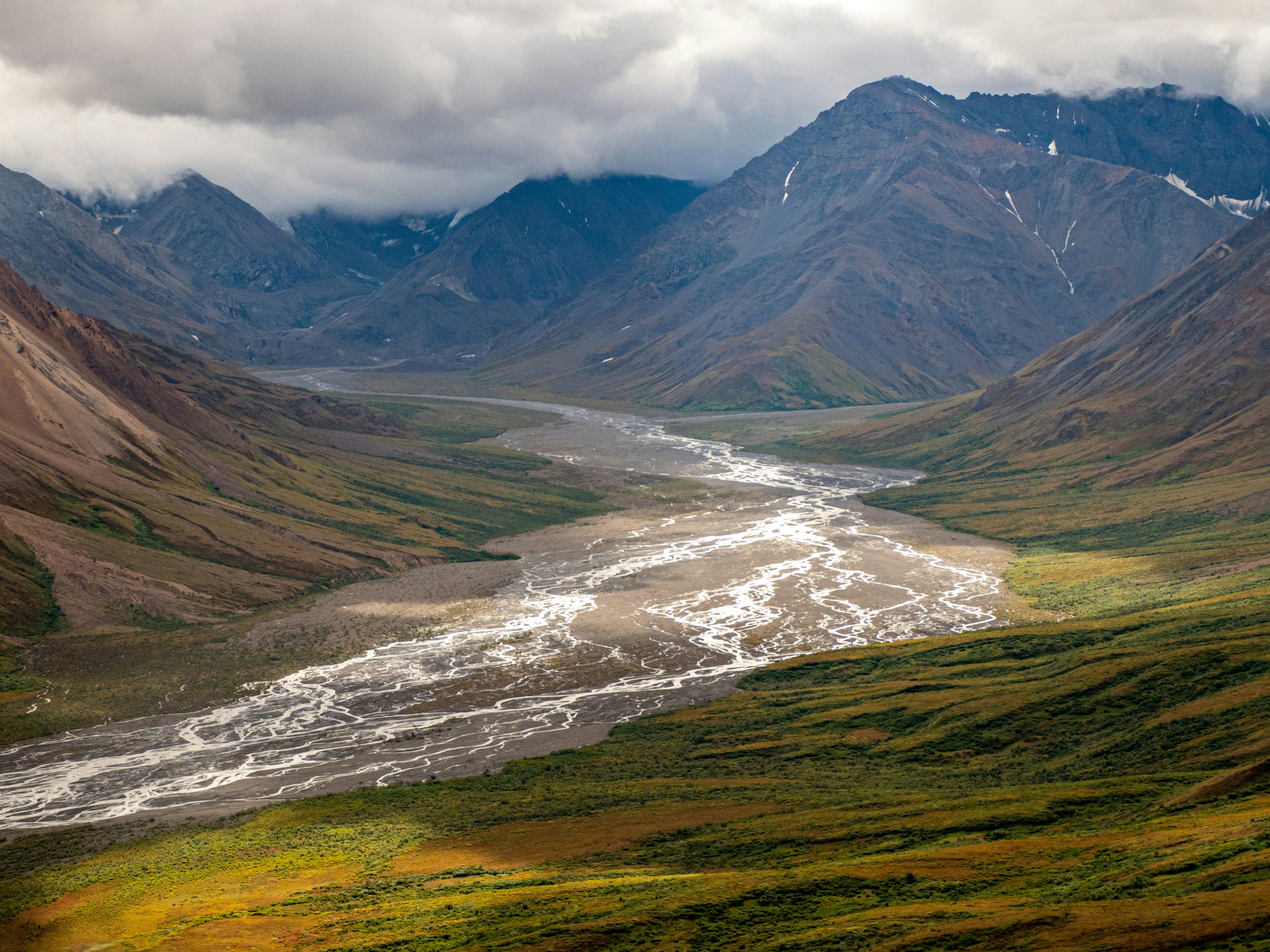 Ein Fluss, der durch ein Tal fließt Foto – Kostenloses Bild zum Thema ...