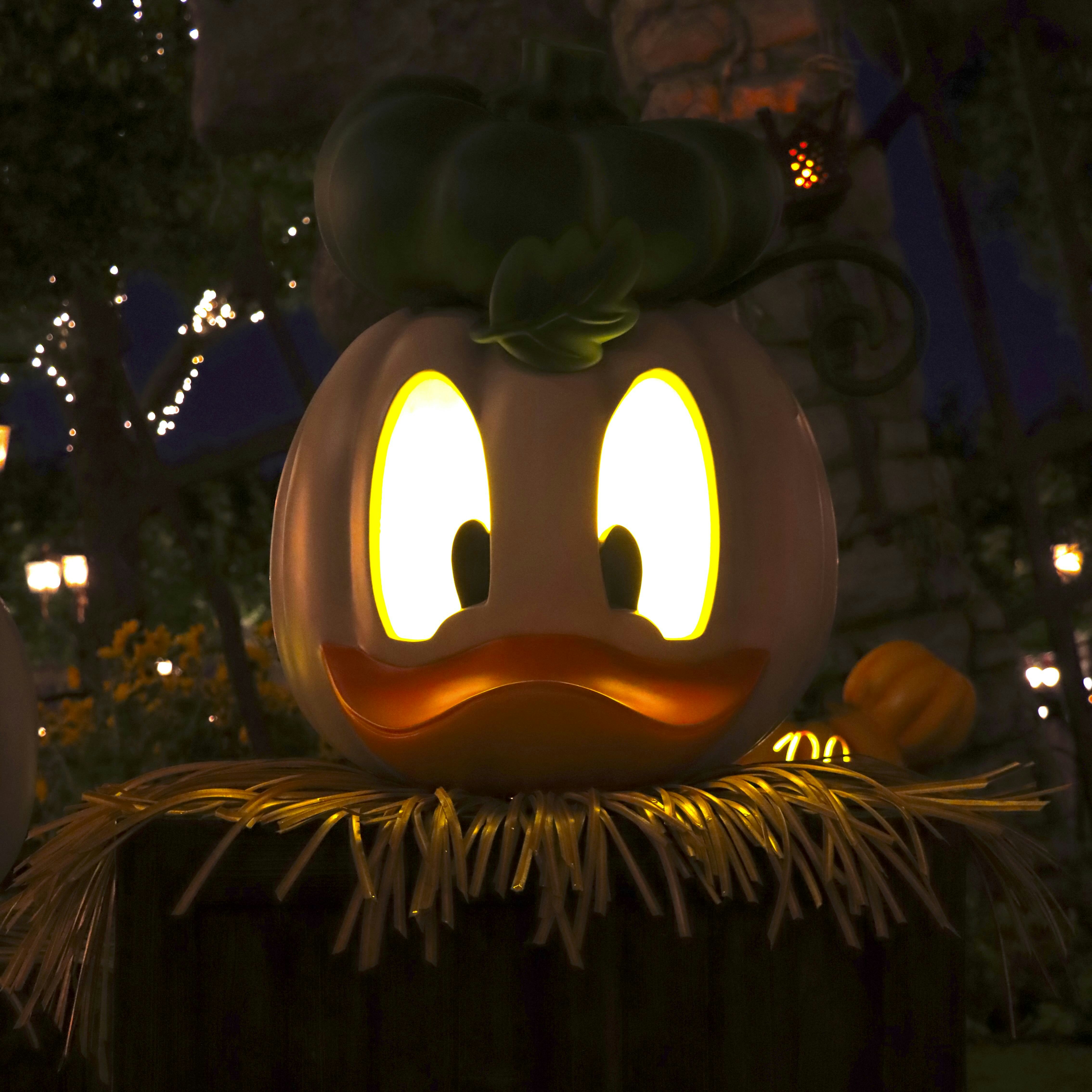 Donald Duck Pumpkin Carving