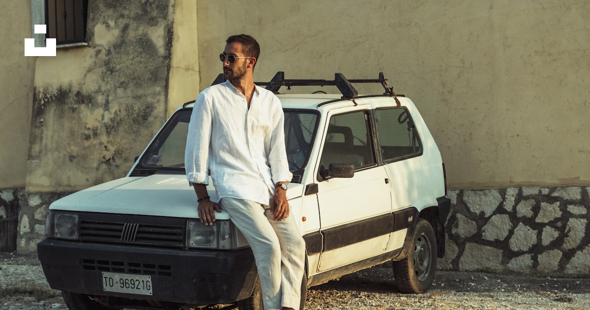 Un Homme Debout à Côté Dune Voiture Photo Photo La Personne Gratuite