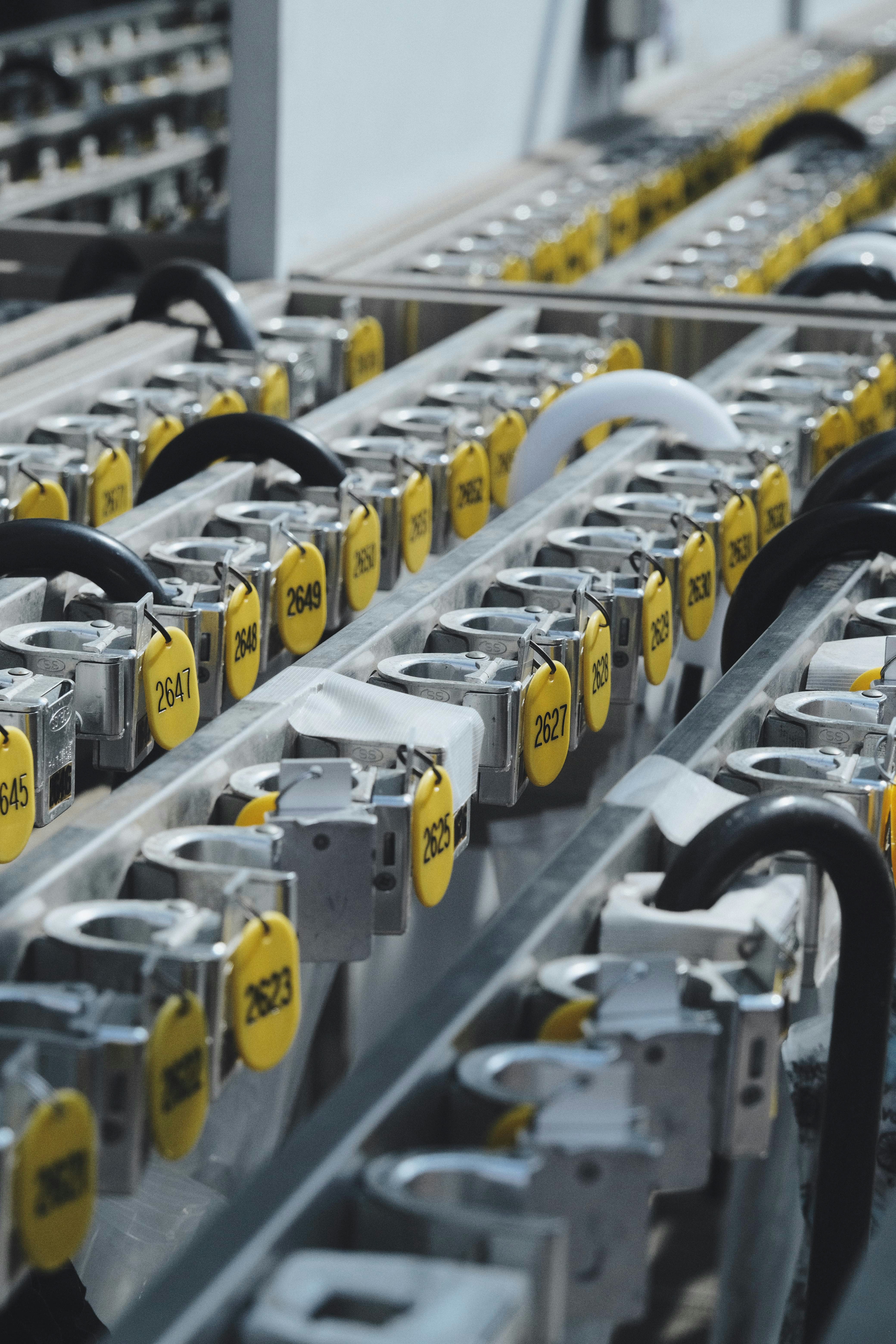 Locked in Numbers: A Corridor of Yellow Tags in an Industrial Rack