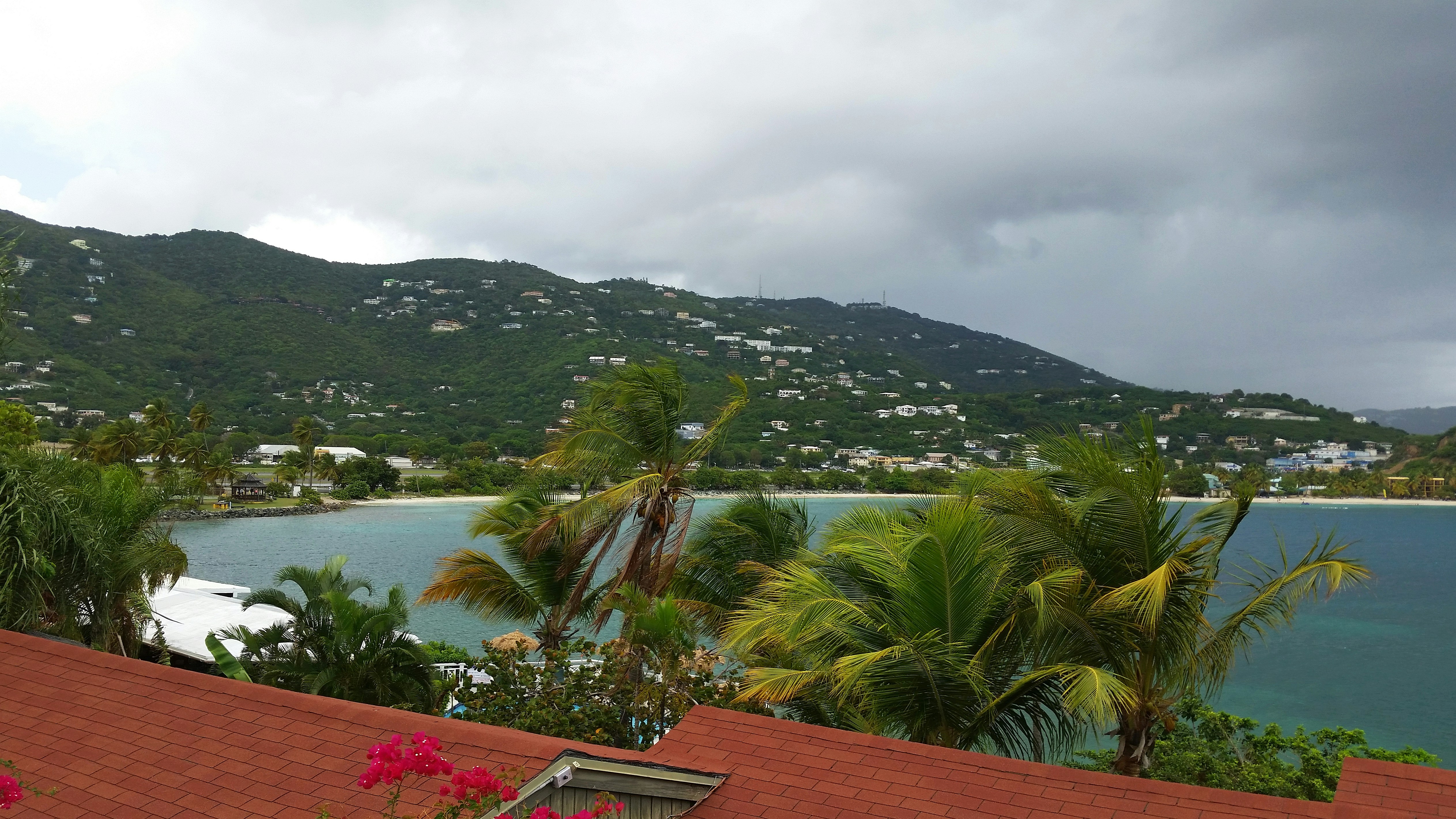 A view of a beach and ocean photo – Free St. thomas Image on Unsplash