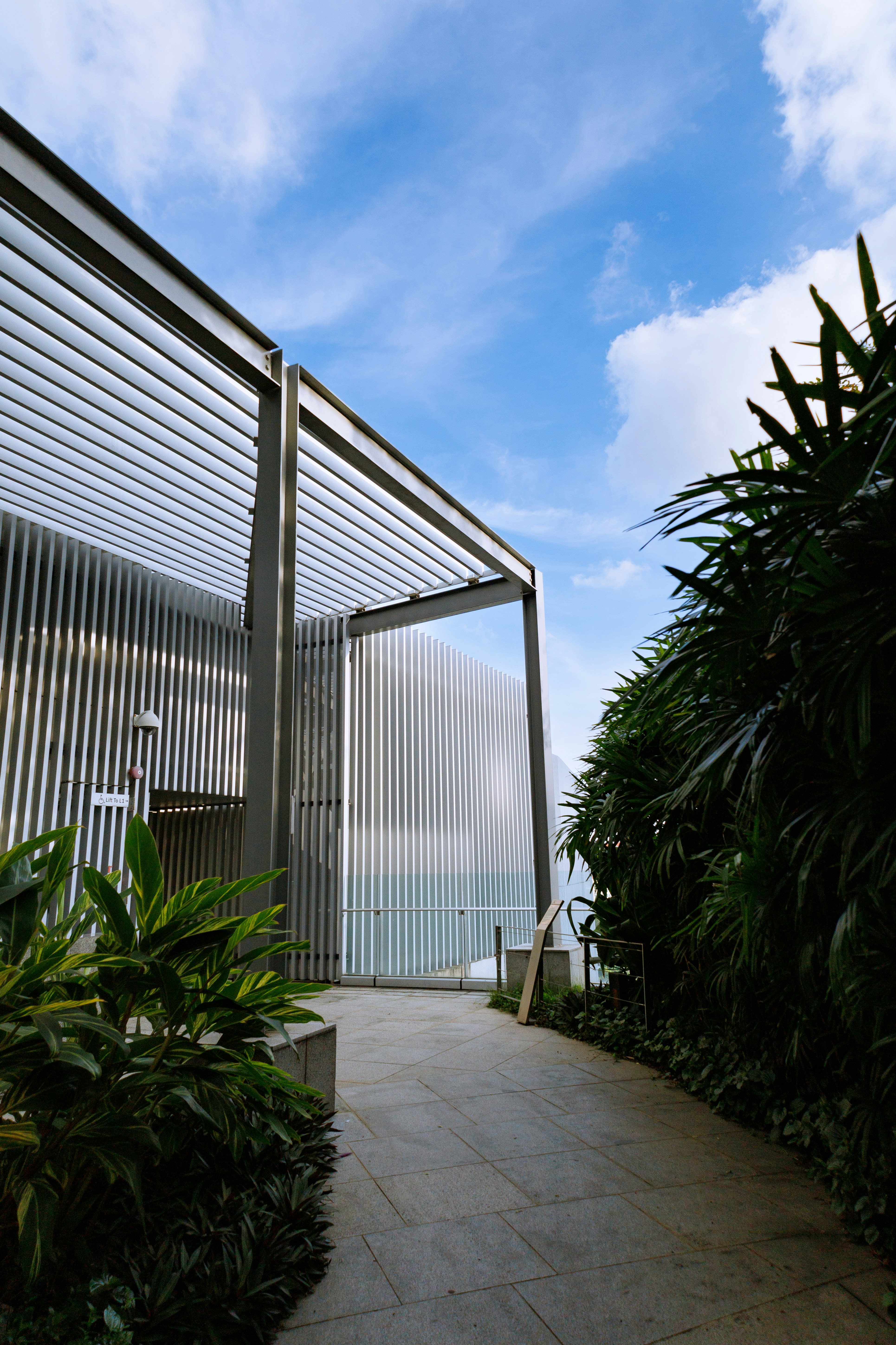 A walkway between two buildings photo – Free Singapore Image on Unsplash