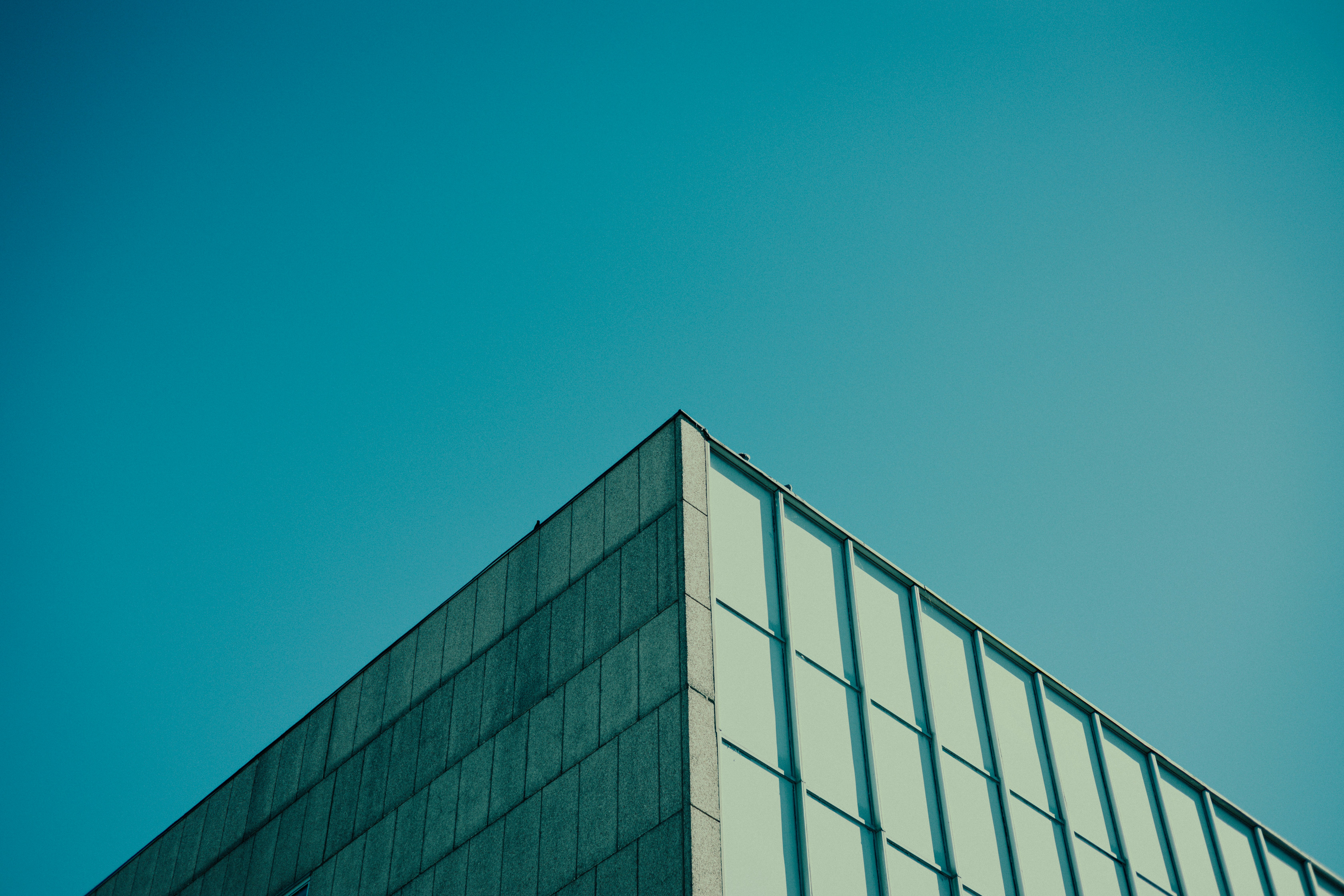 A building with glass windows photo – Free Flint Image on Unsplash