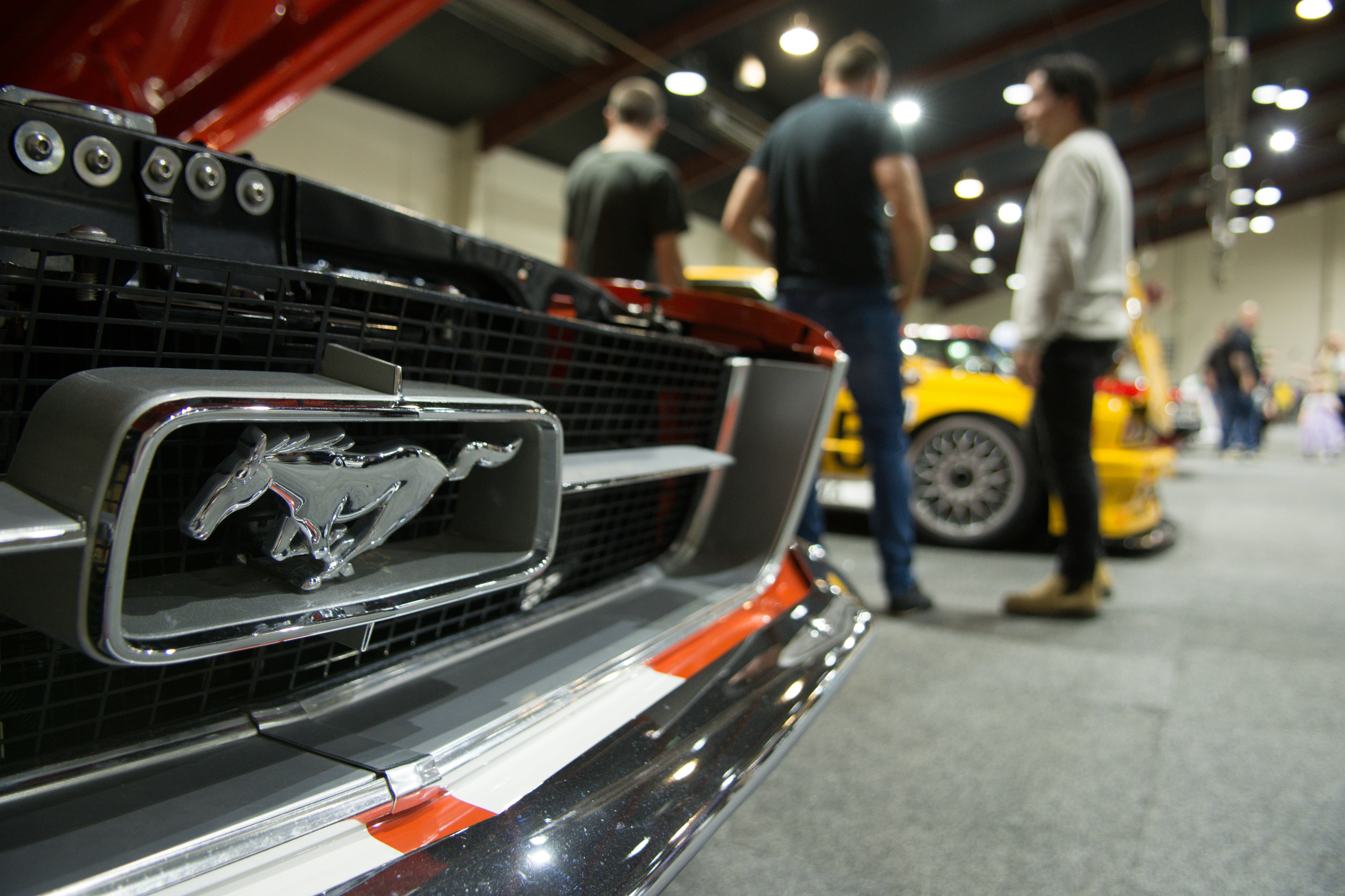 Foto Un coche con el capó abierto – Imagen Australia gratis en Unsplash