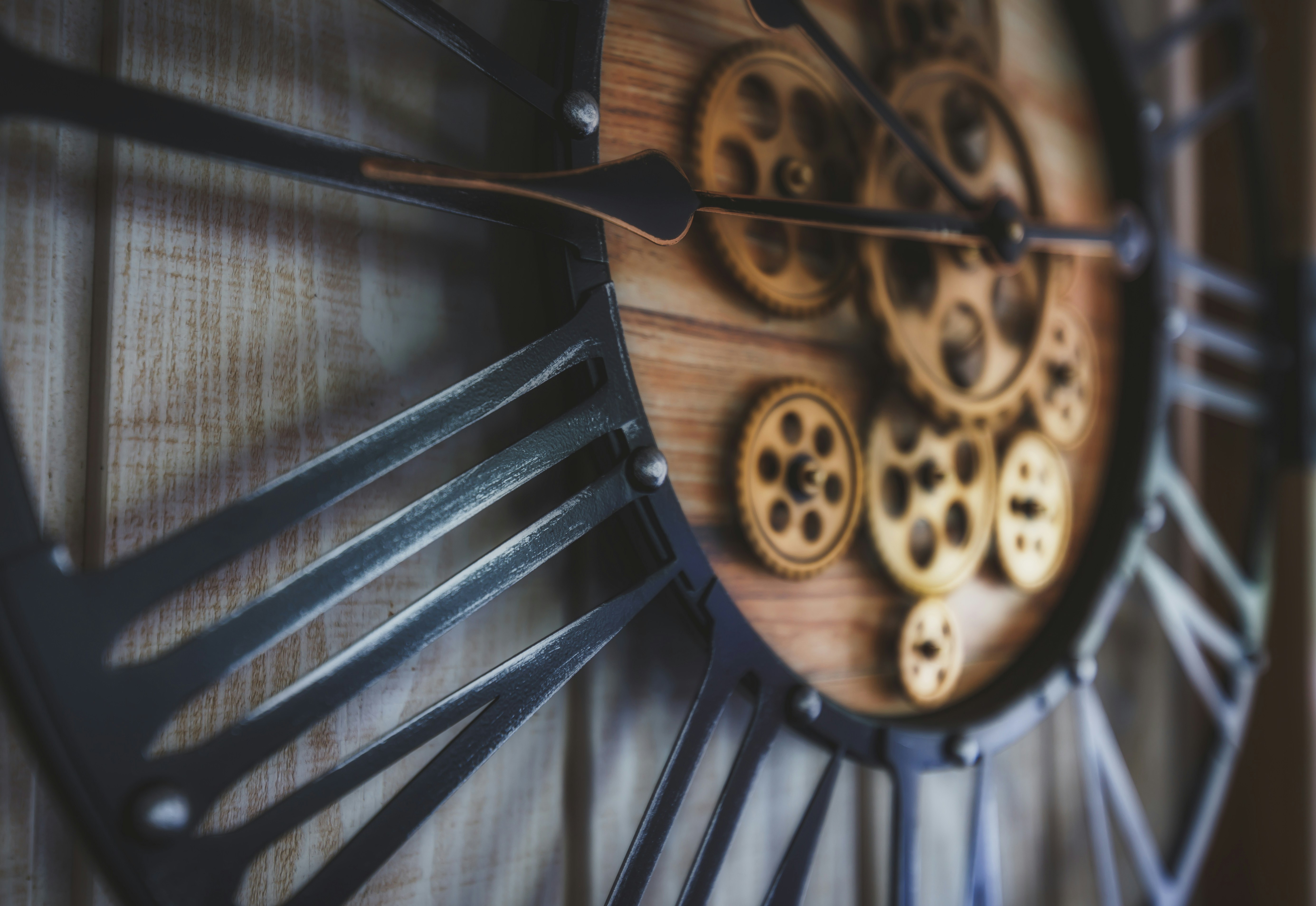 A metal contraption with a handle photo – Free Machine Image on Unsplash