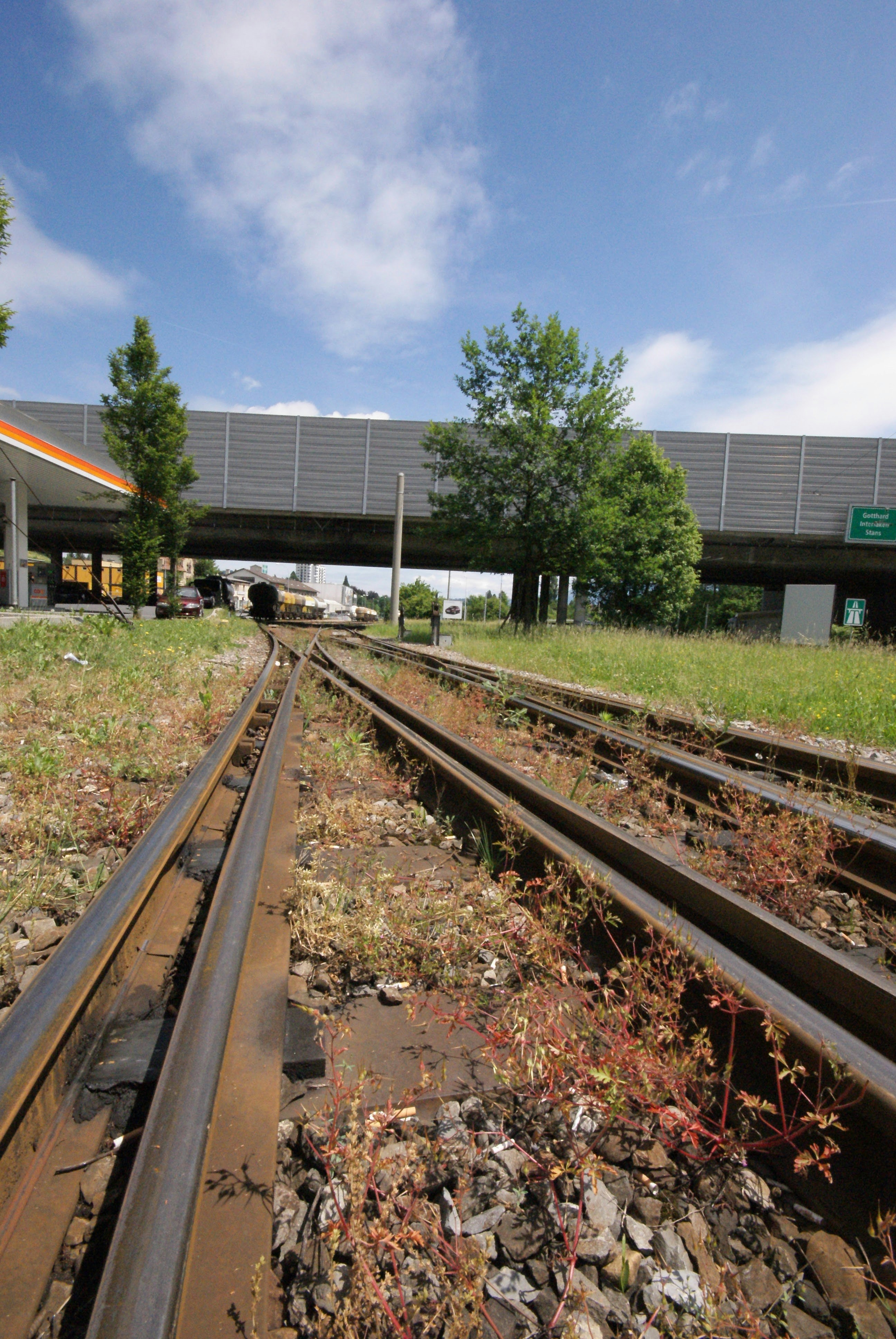Train tracks next to a building photo – Free Train track Image on Unsplash