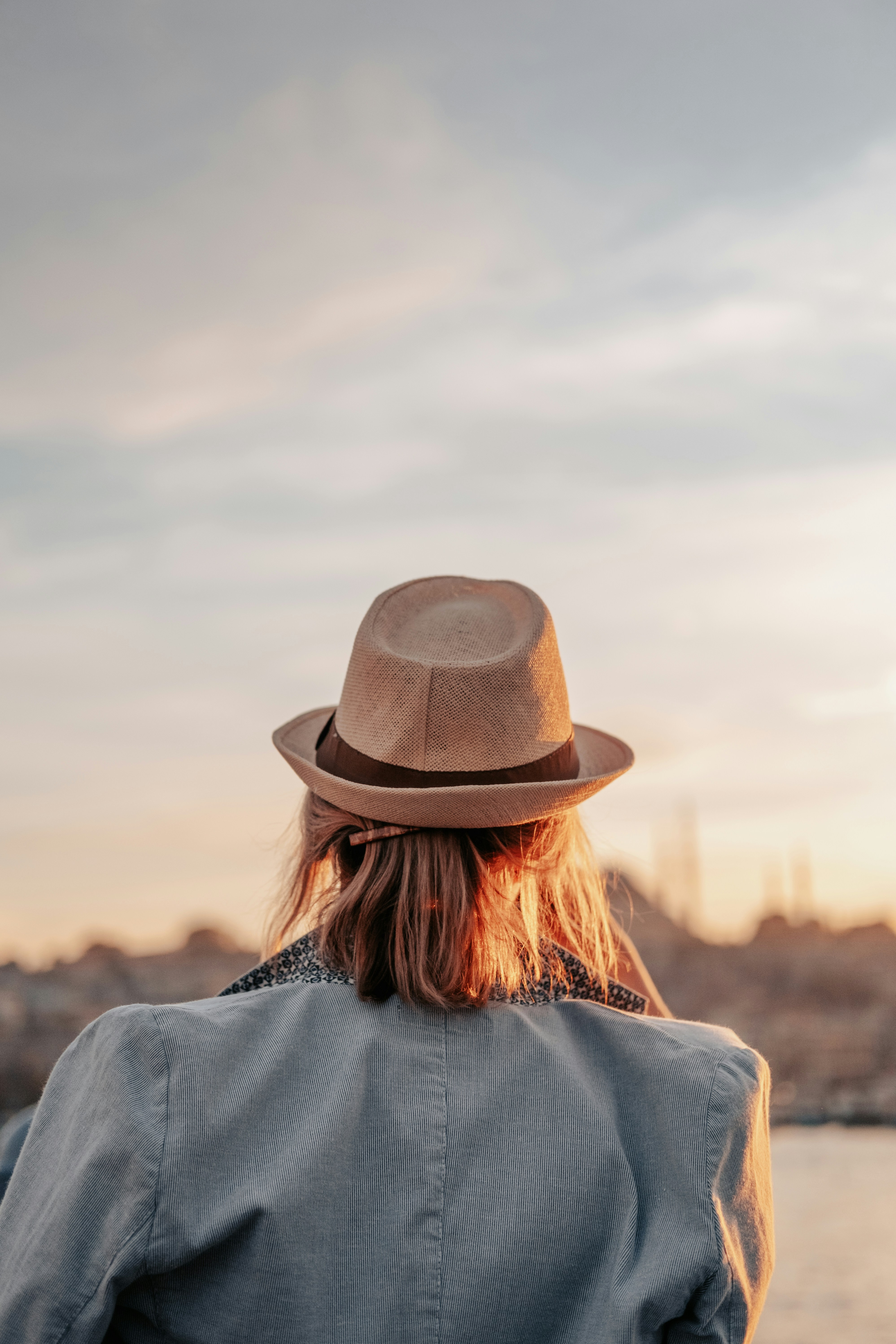 A man wearing a hat photo – Free Apparel Image on Unsplash