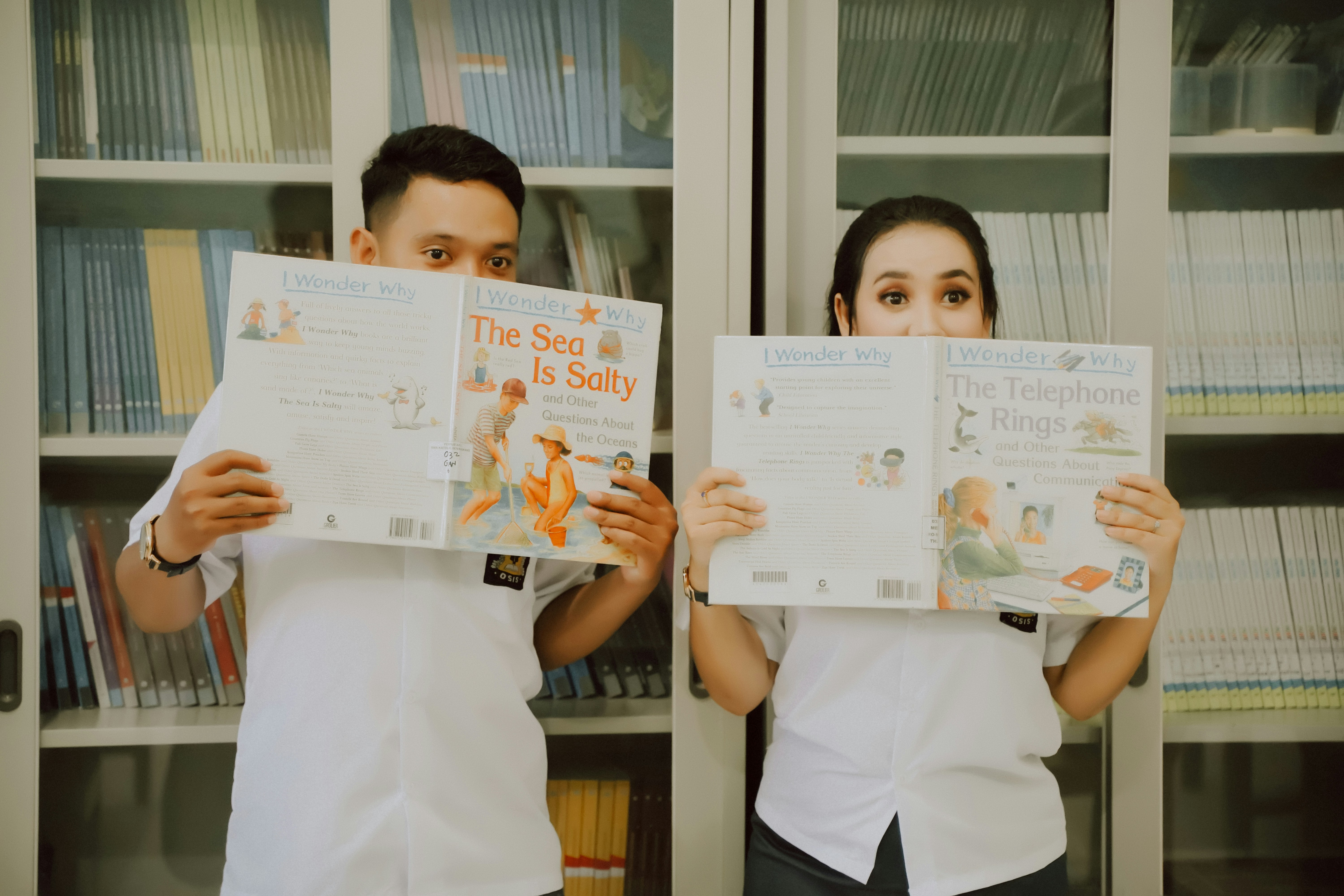 A few young people holding books photo – Free Portrait Image on Unsplash