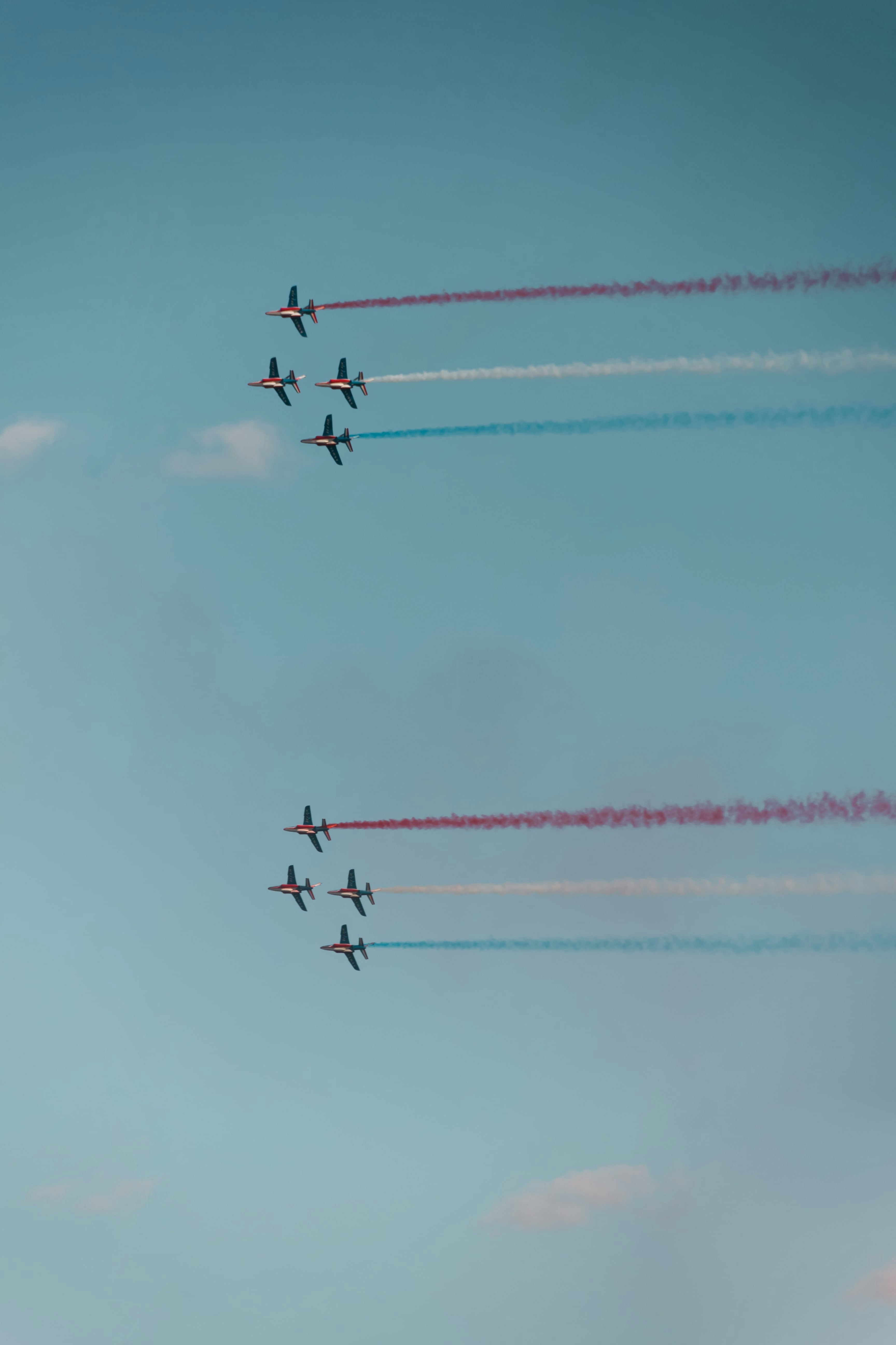A group of planes flying in formation photo – Free Jet Image on Unsplash