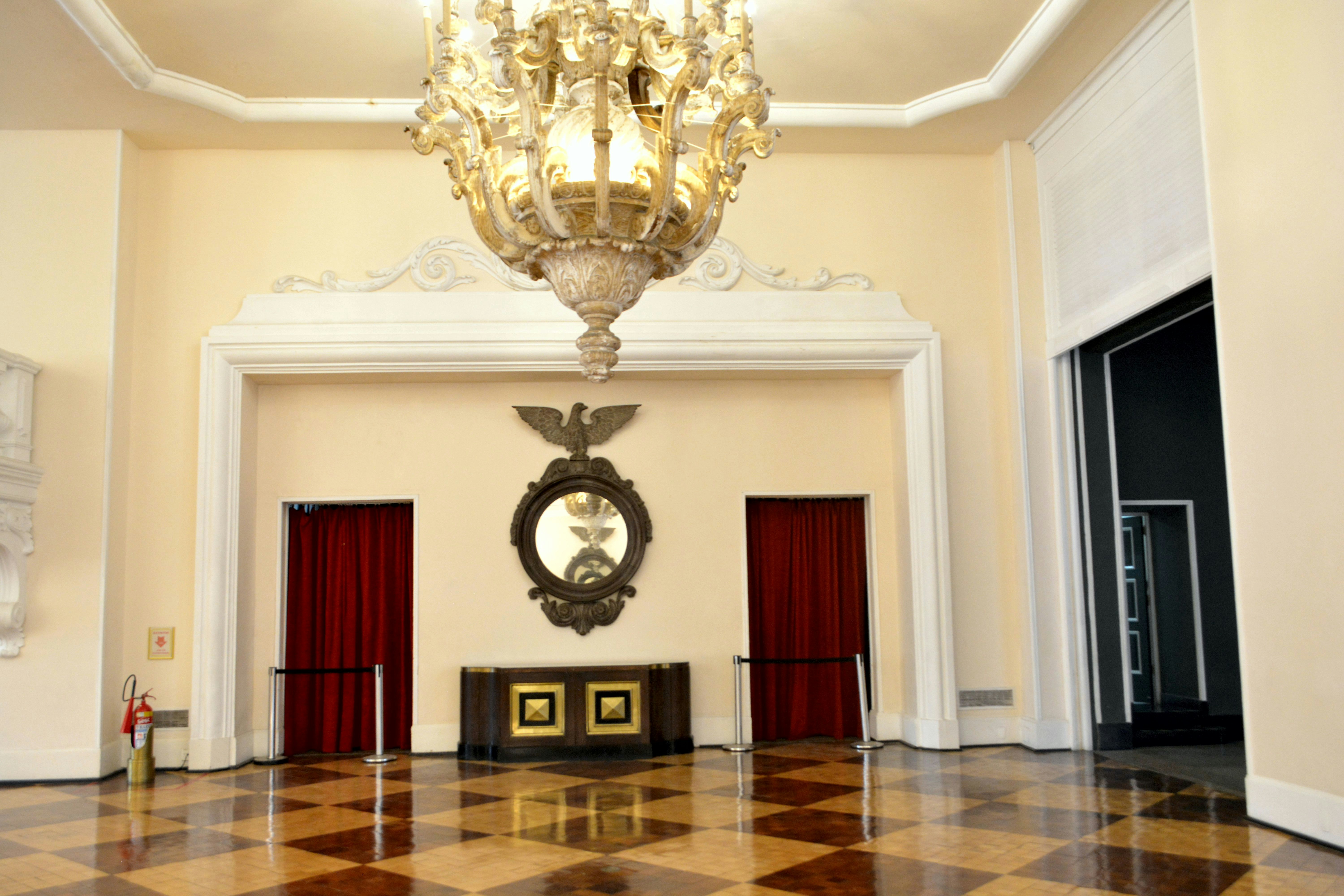 Elegance in Symmetry: A Grand Hallway
