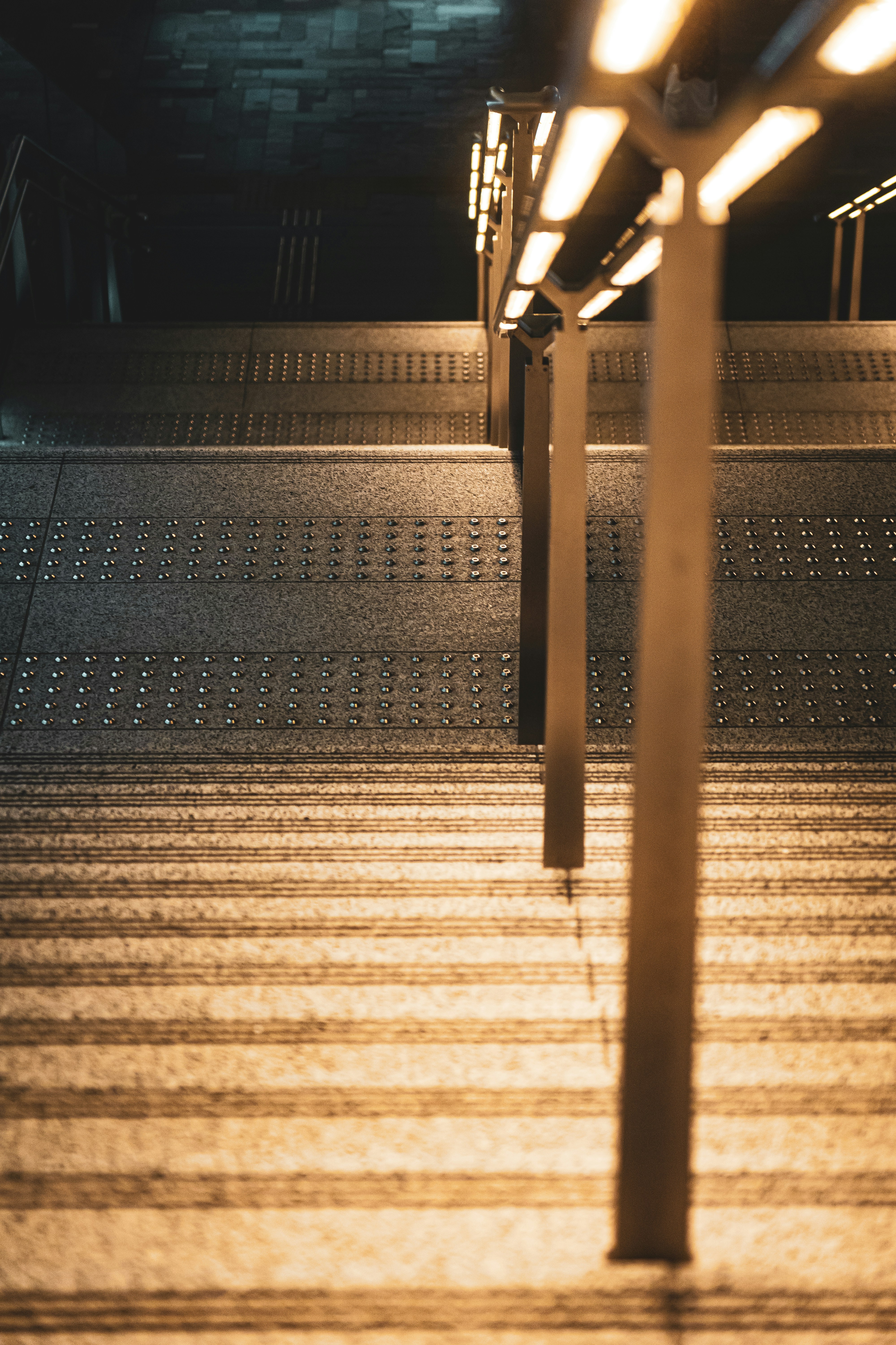 Handrail with lighting.