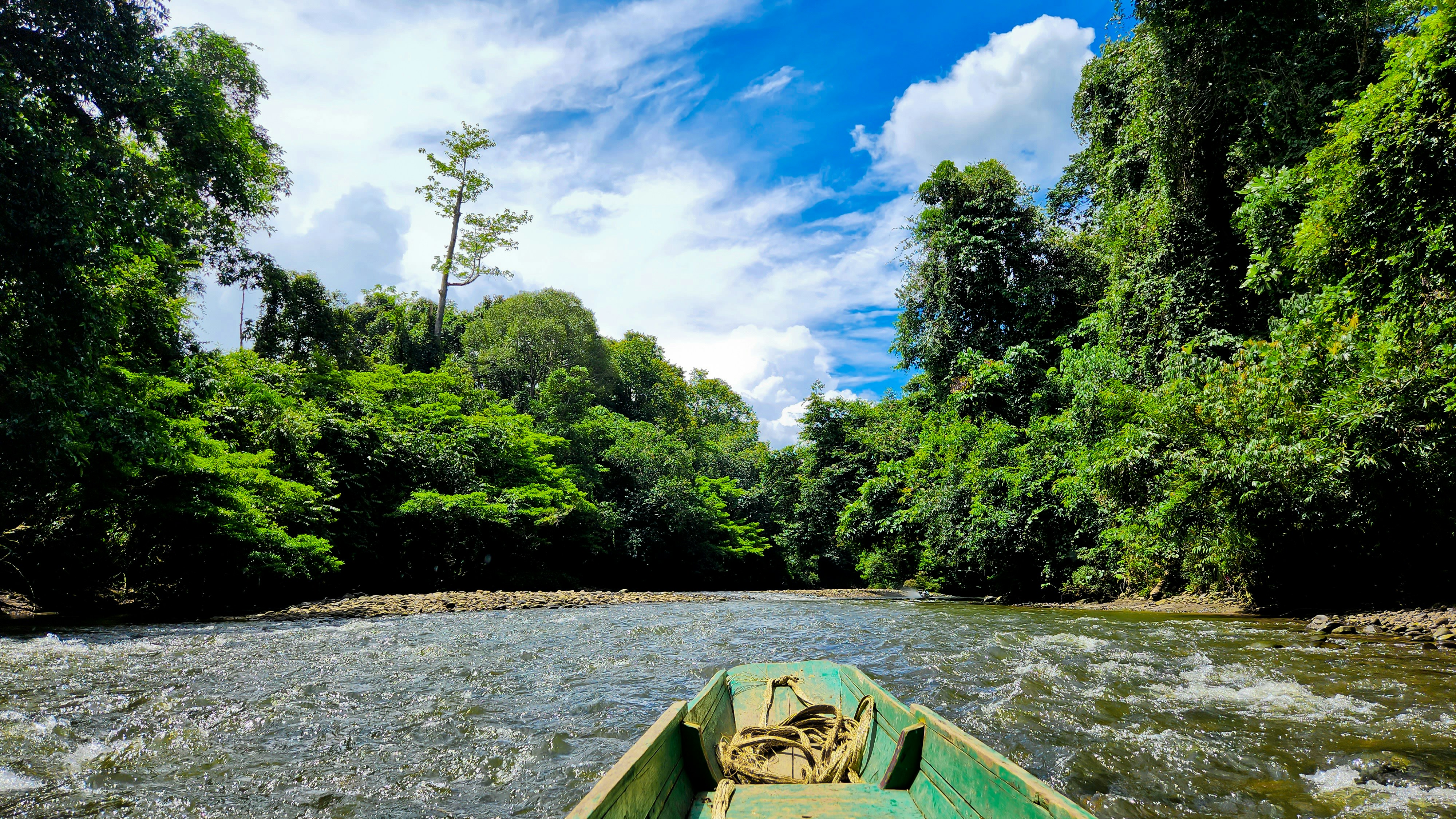 A boat on a river photo – Free Ulu baram Image on Unsplash