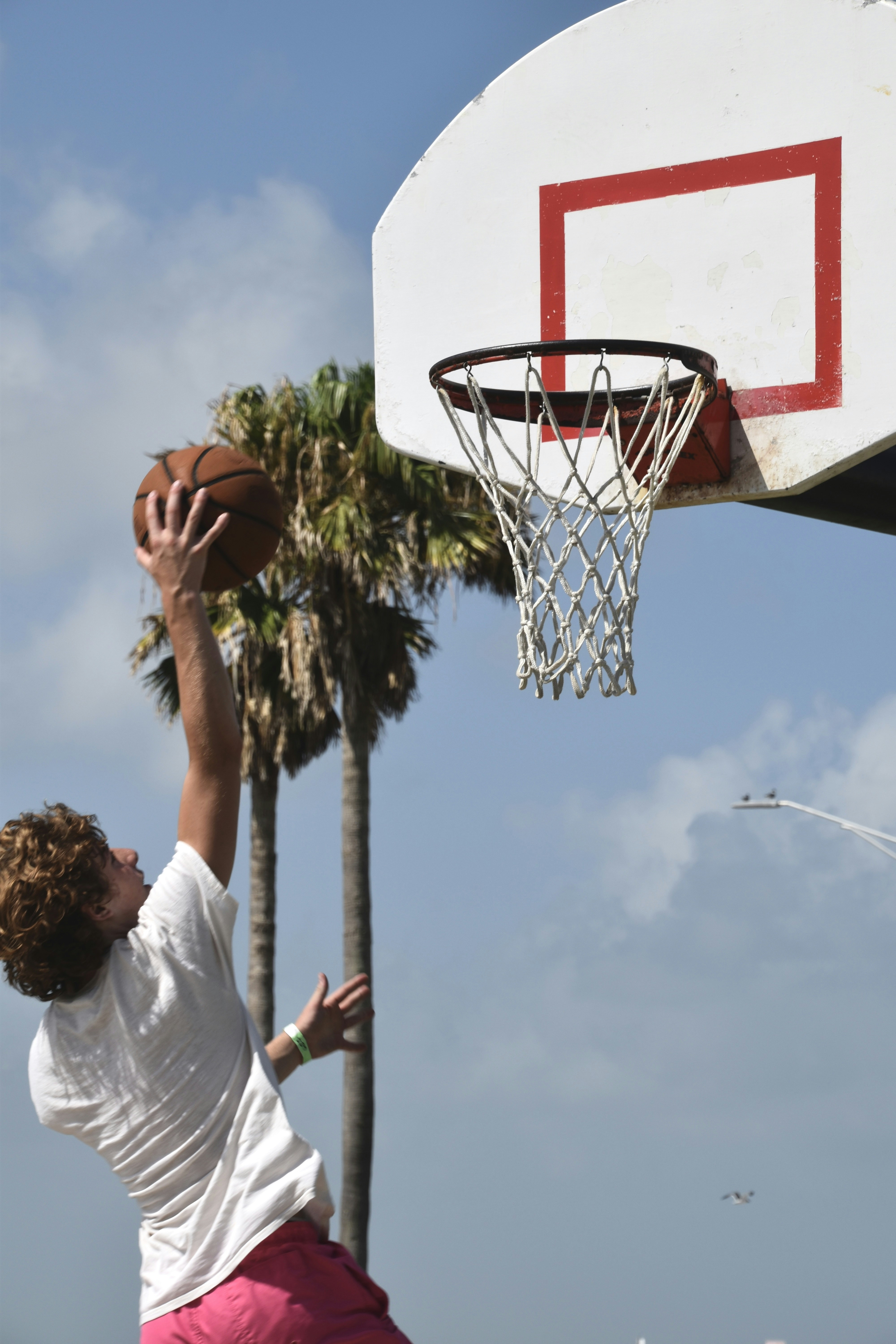 A man dunking a basketball photo – Free Galveston Image on Unsplash