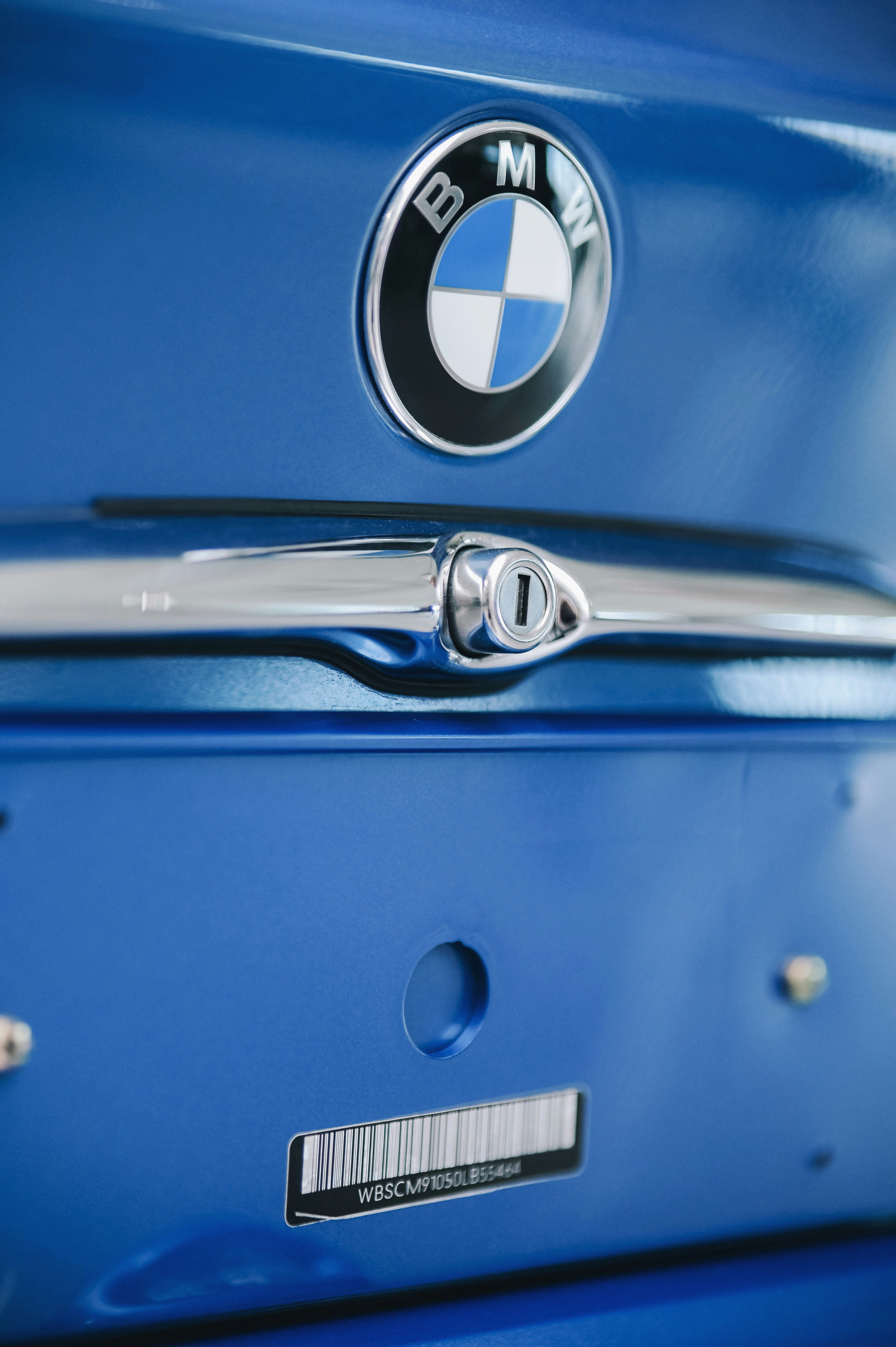 Radiant Blue Emblem: Close-Up on BMW's Chrome-Trimmed Trunk