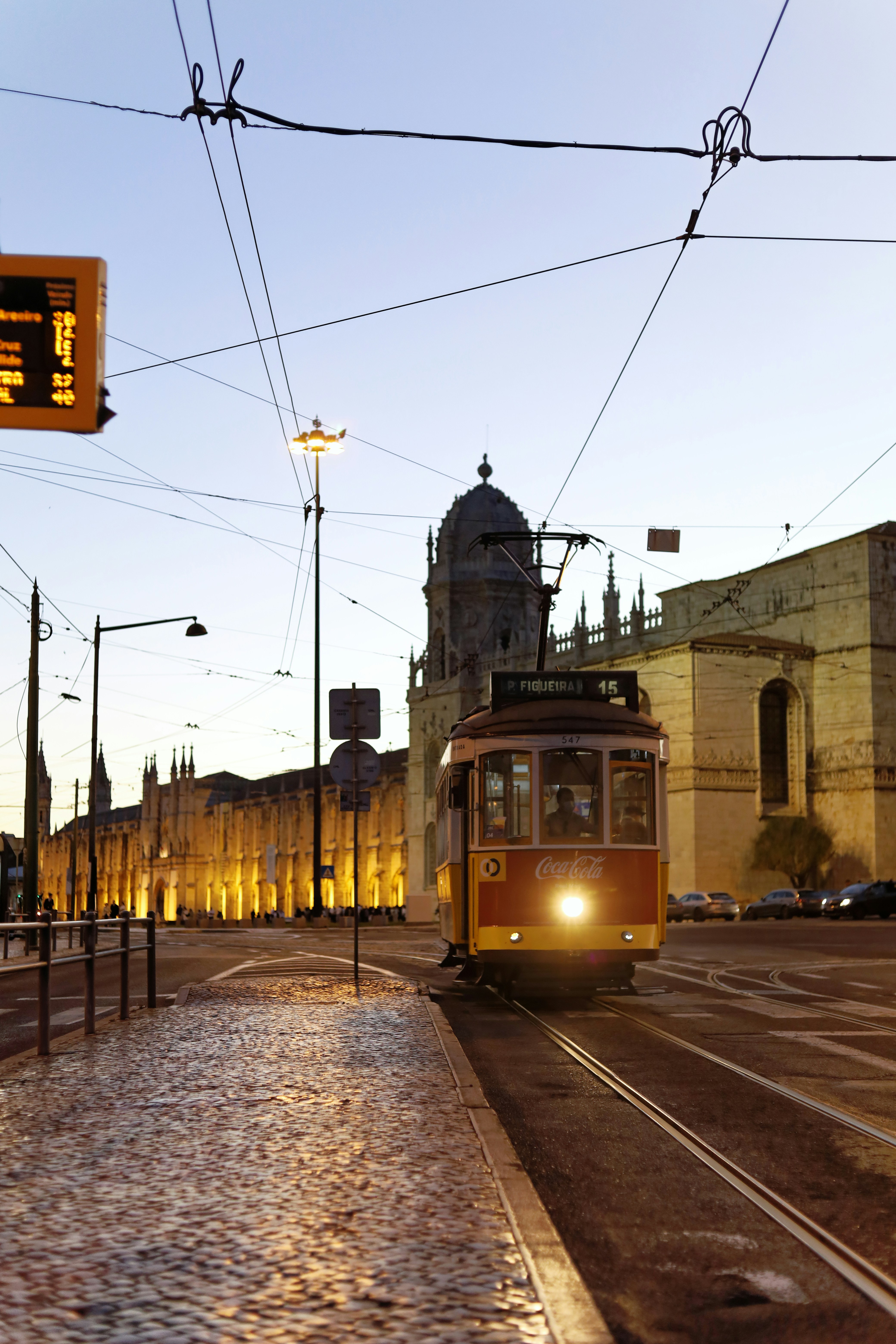 A trolley on a street photo – Free Belém Image on Unsplash