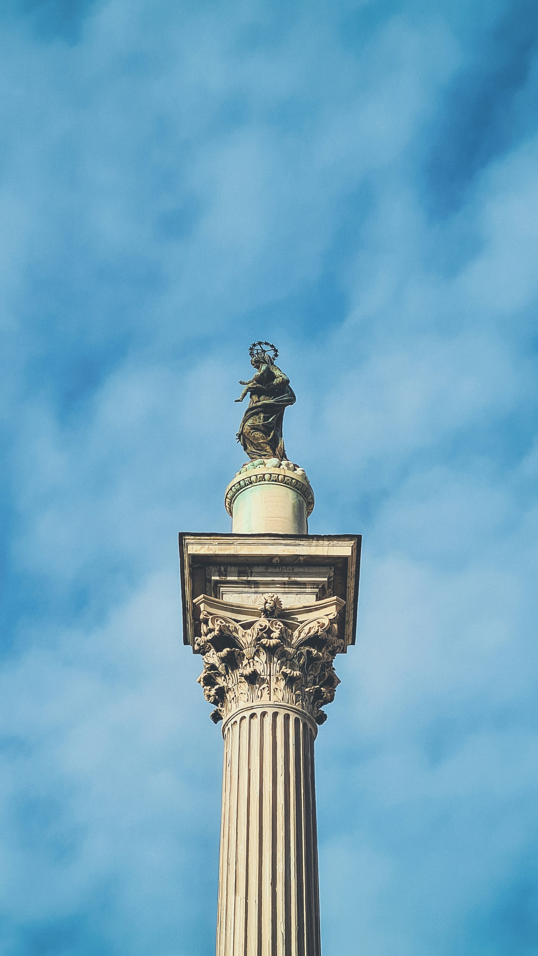 A statue on a pillar photo – Free Berlin Image on Unsplash