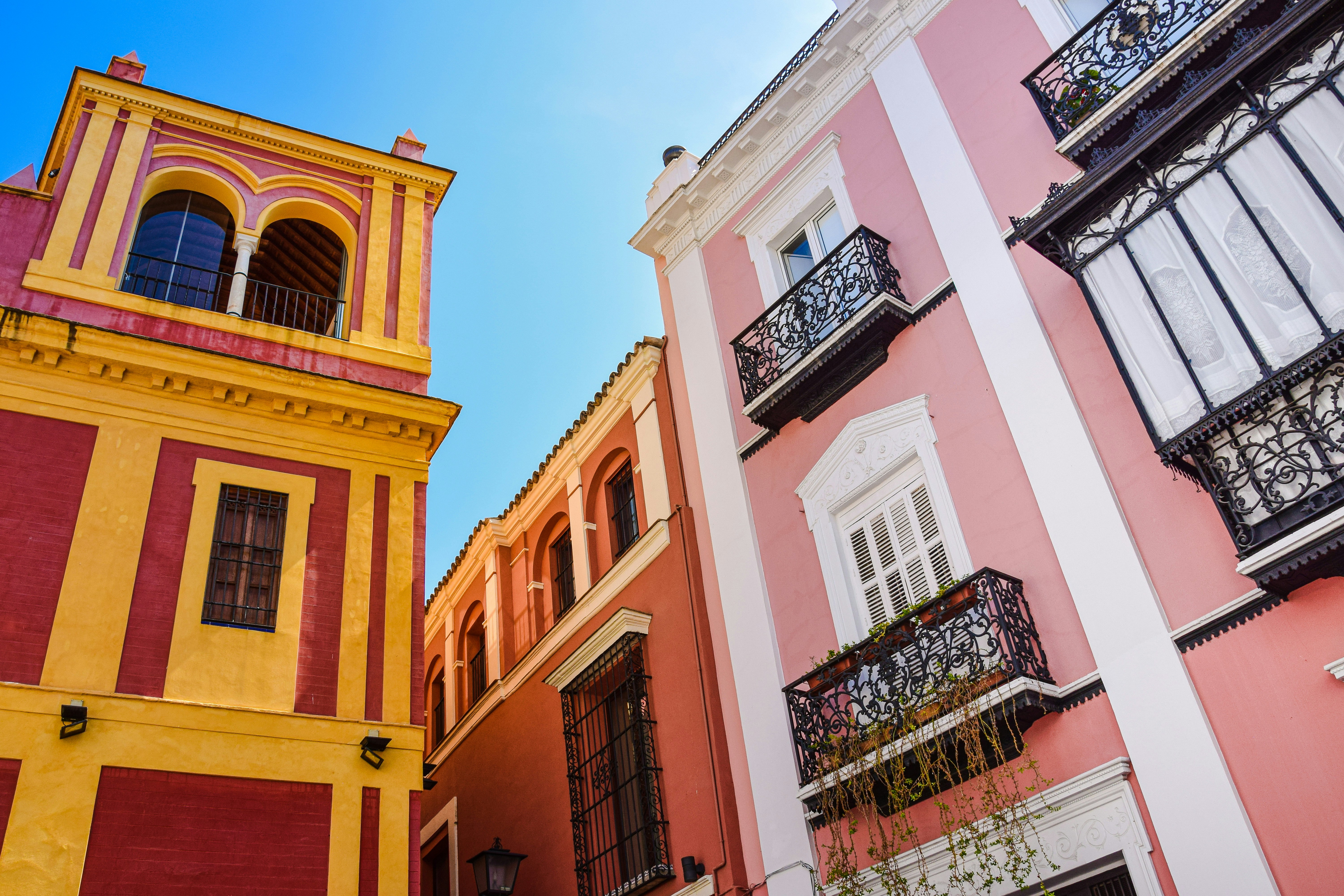 A row of buildings photo – Free Sevilla Image on Unsplash