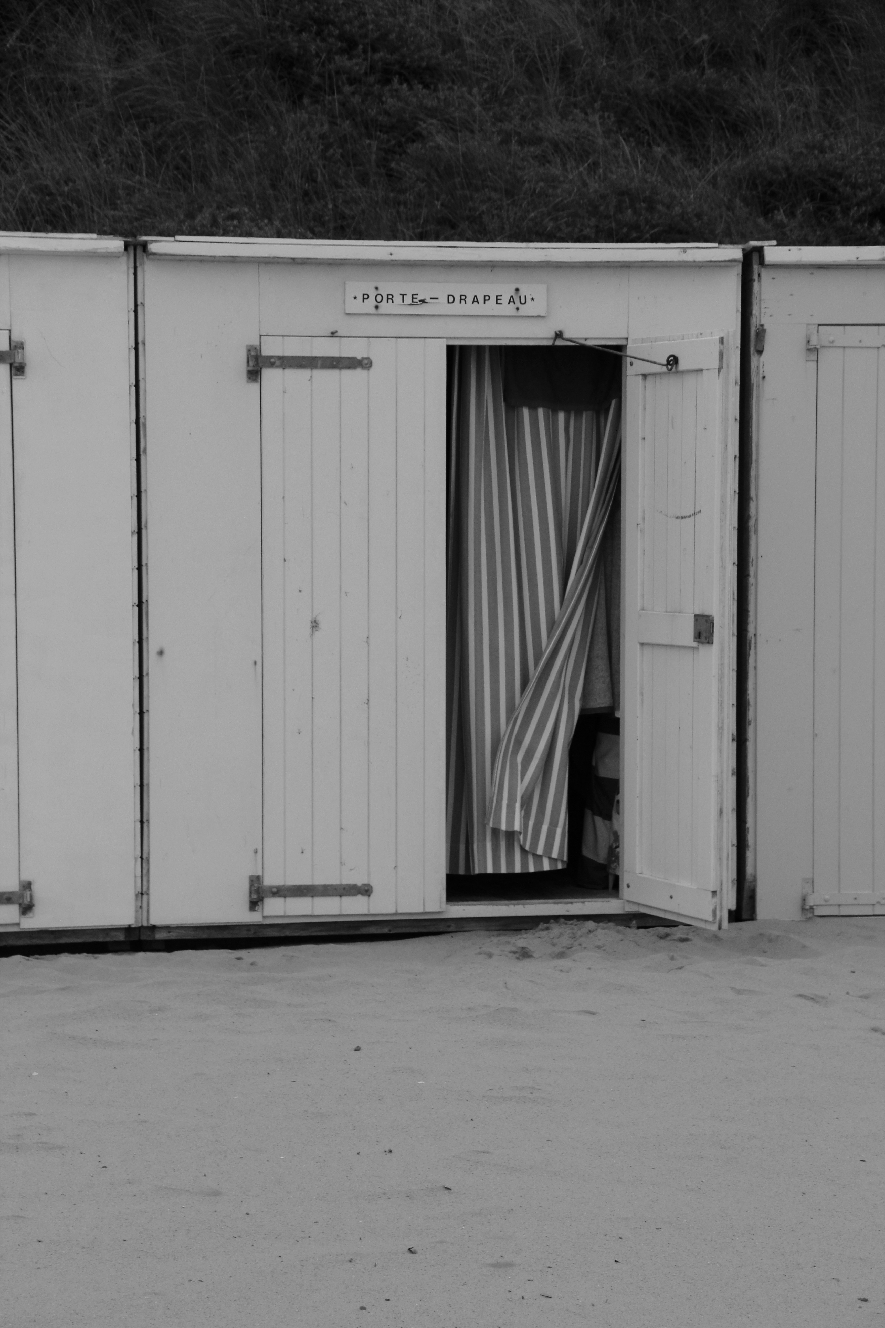 A large white box photo – Free Domburg Image on Unsplash