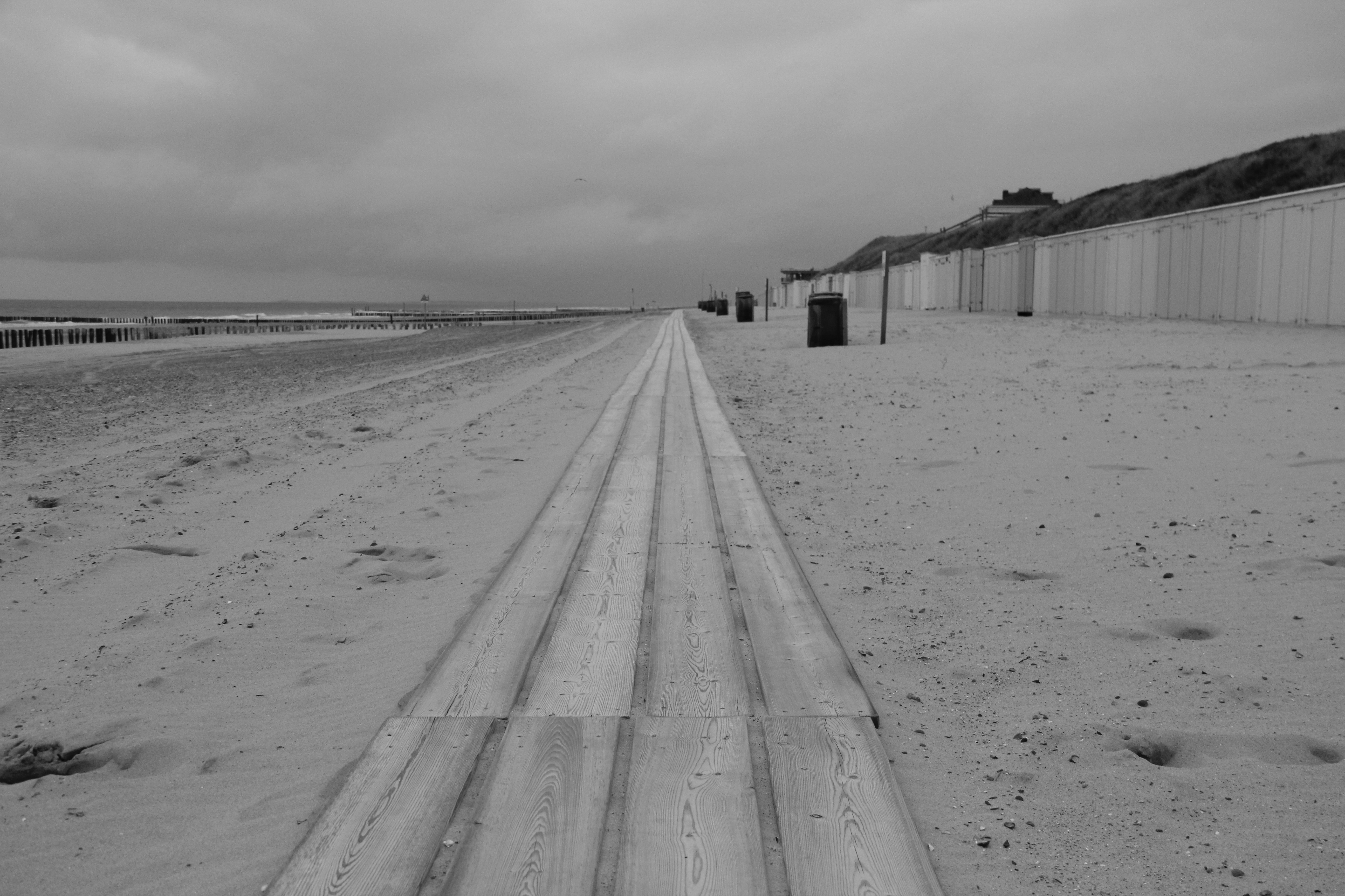 Loopplank op het strand in Domburg