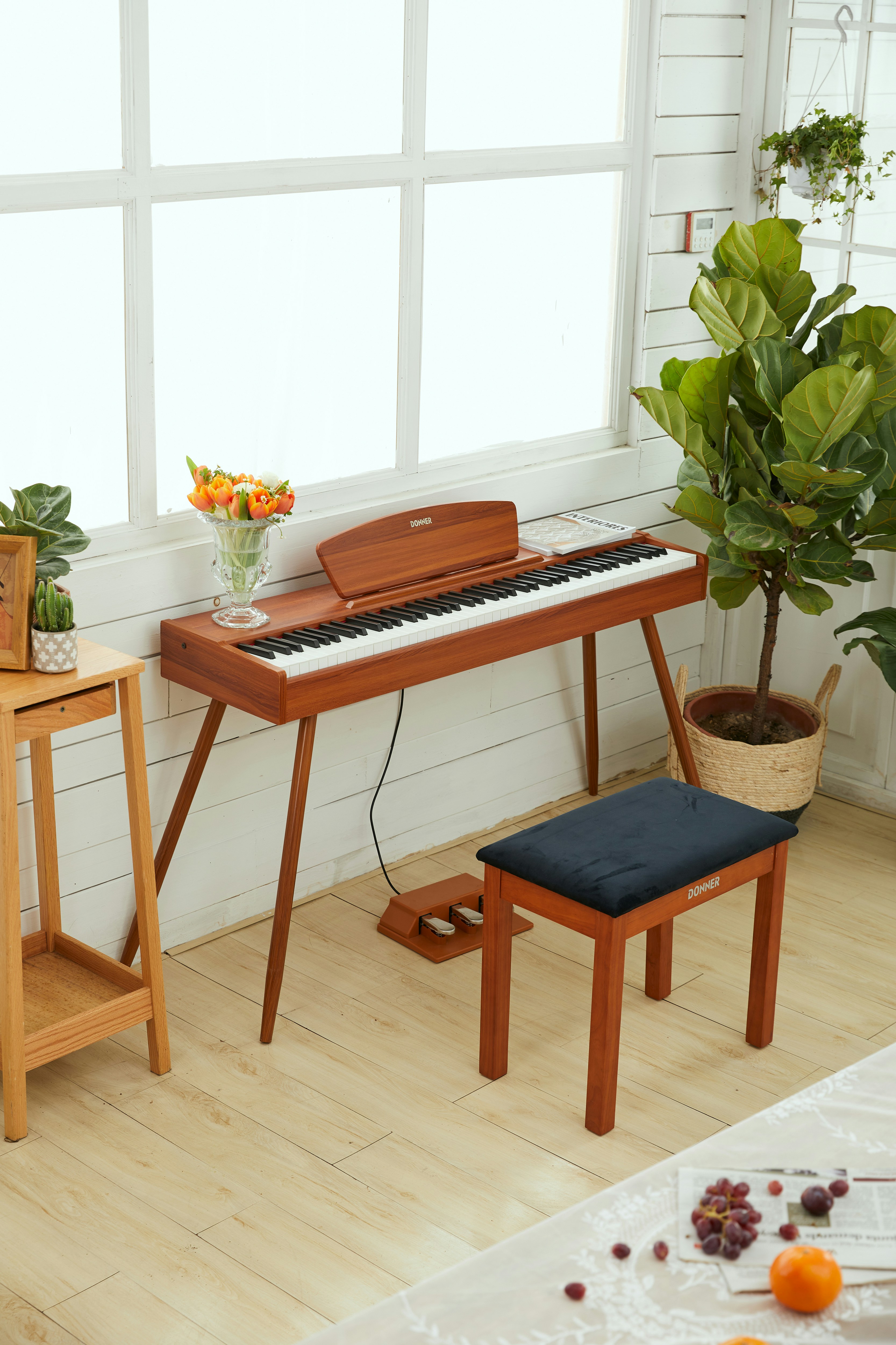 The beautiful Donner digital piano, more photos and discounts both available on donnerdeal.com.
