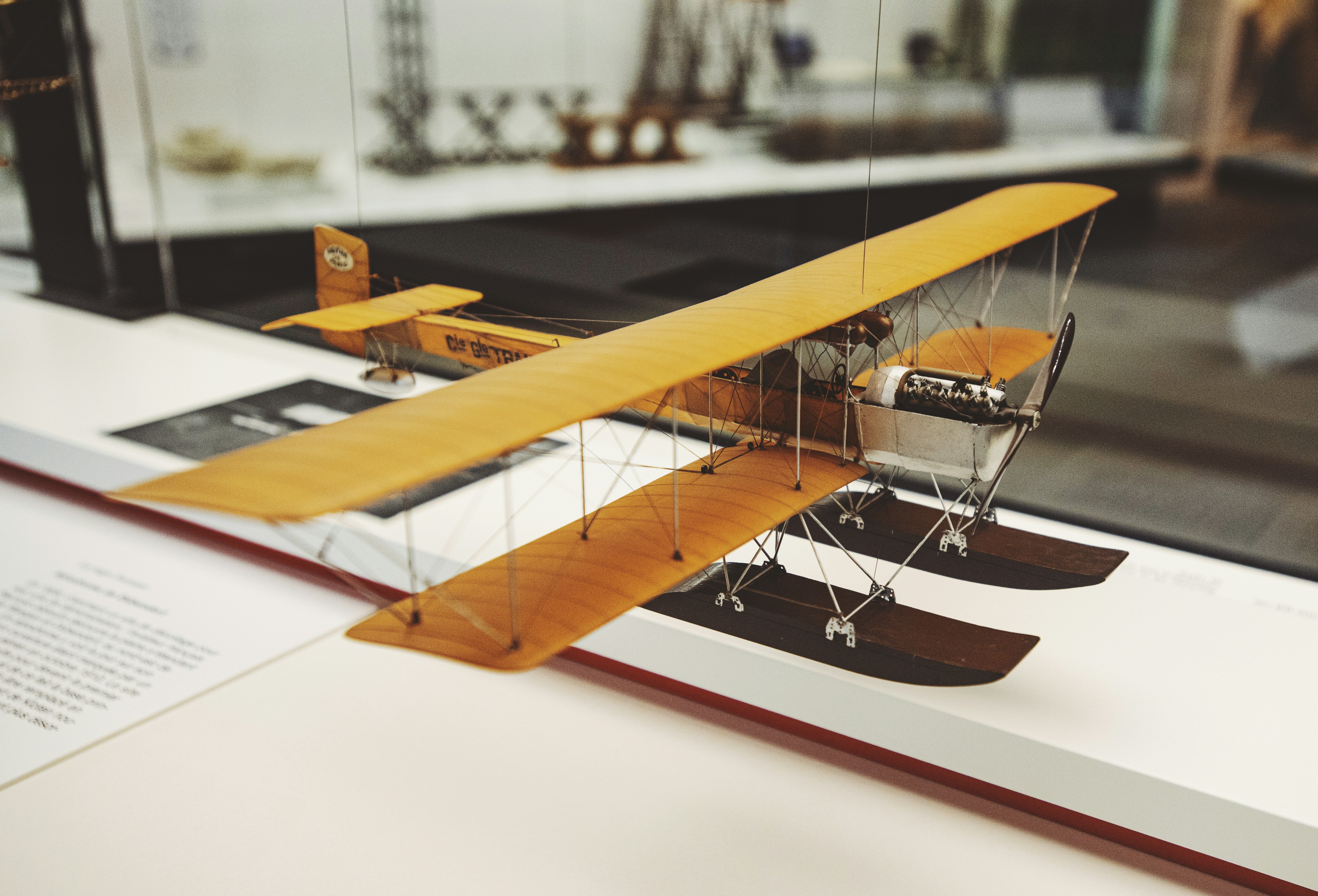 A model of a plane photo – Free Aircraft Image on Unsplash