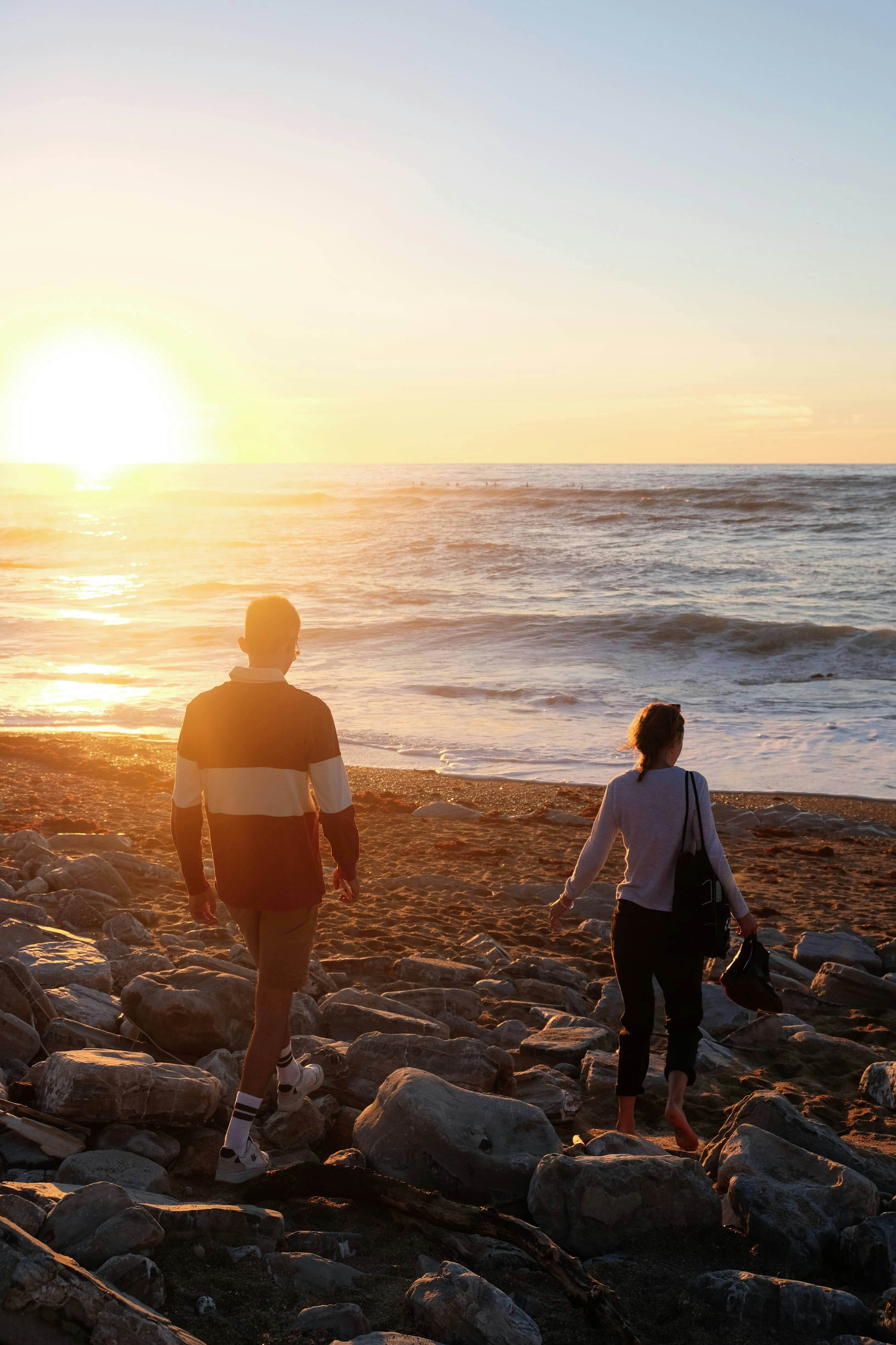 Two people walking on a beach photo – Free France Image on Unsplash
