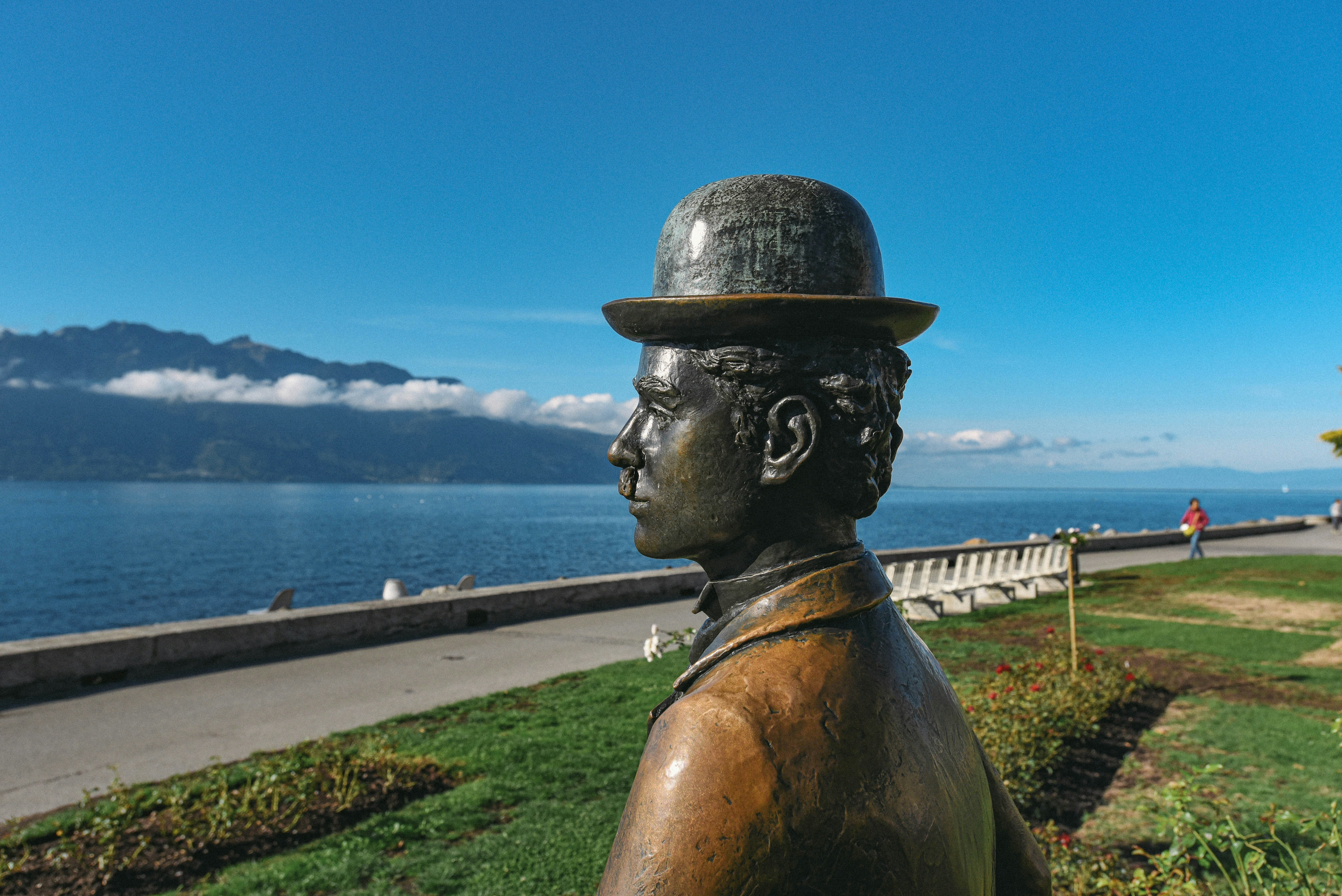 Bronze Portrait by the Sea: Seaside Promenade