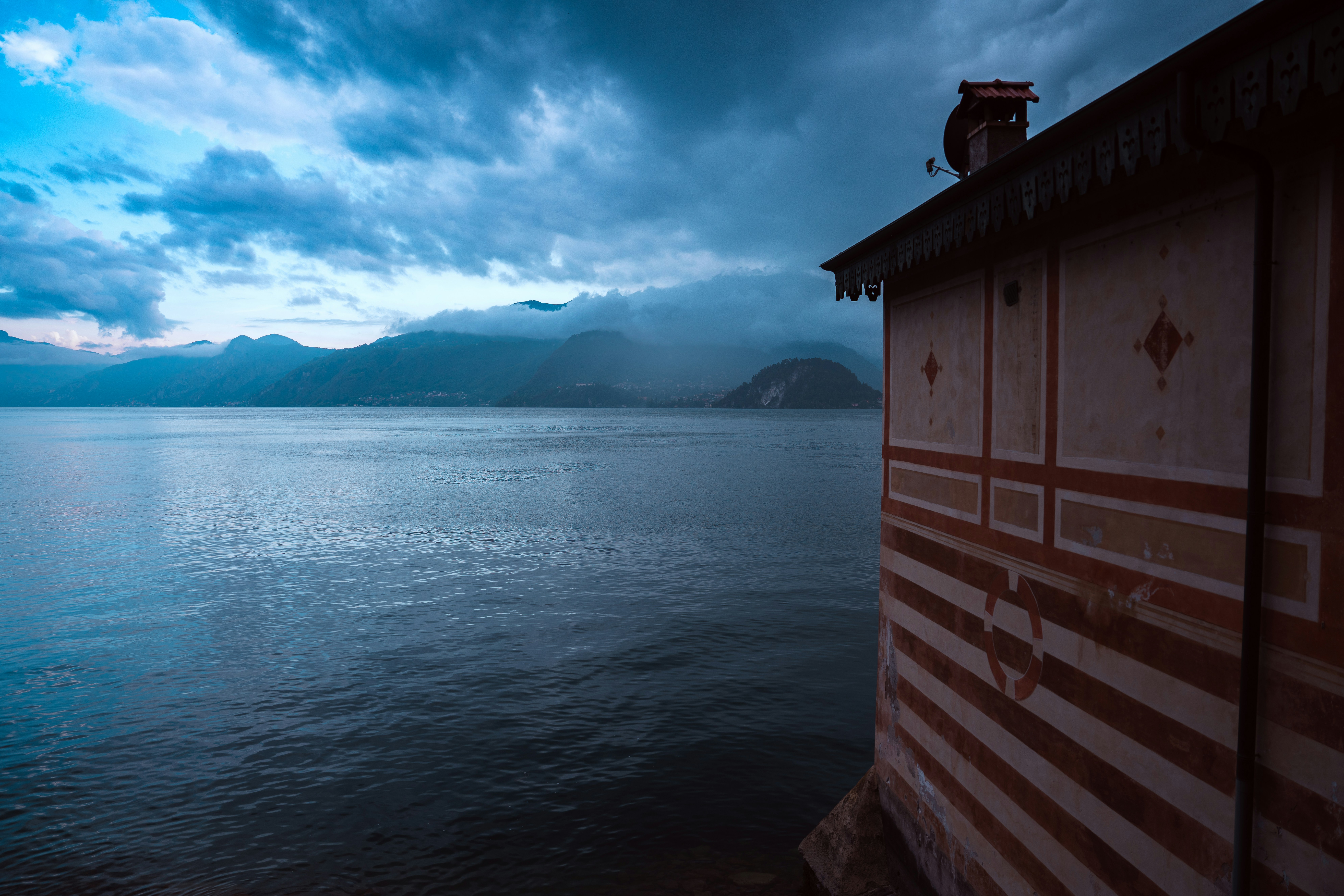 The Striped Corner and the Distant Peaks: A Tranquil Lakeside Scene