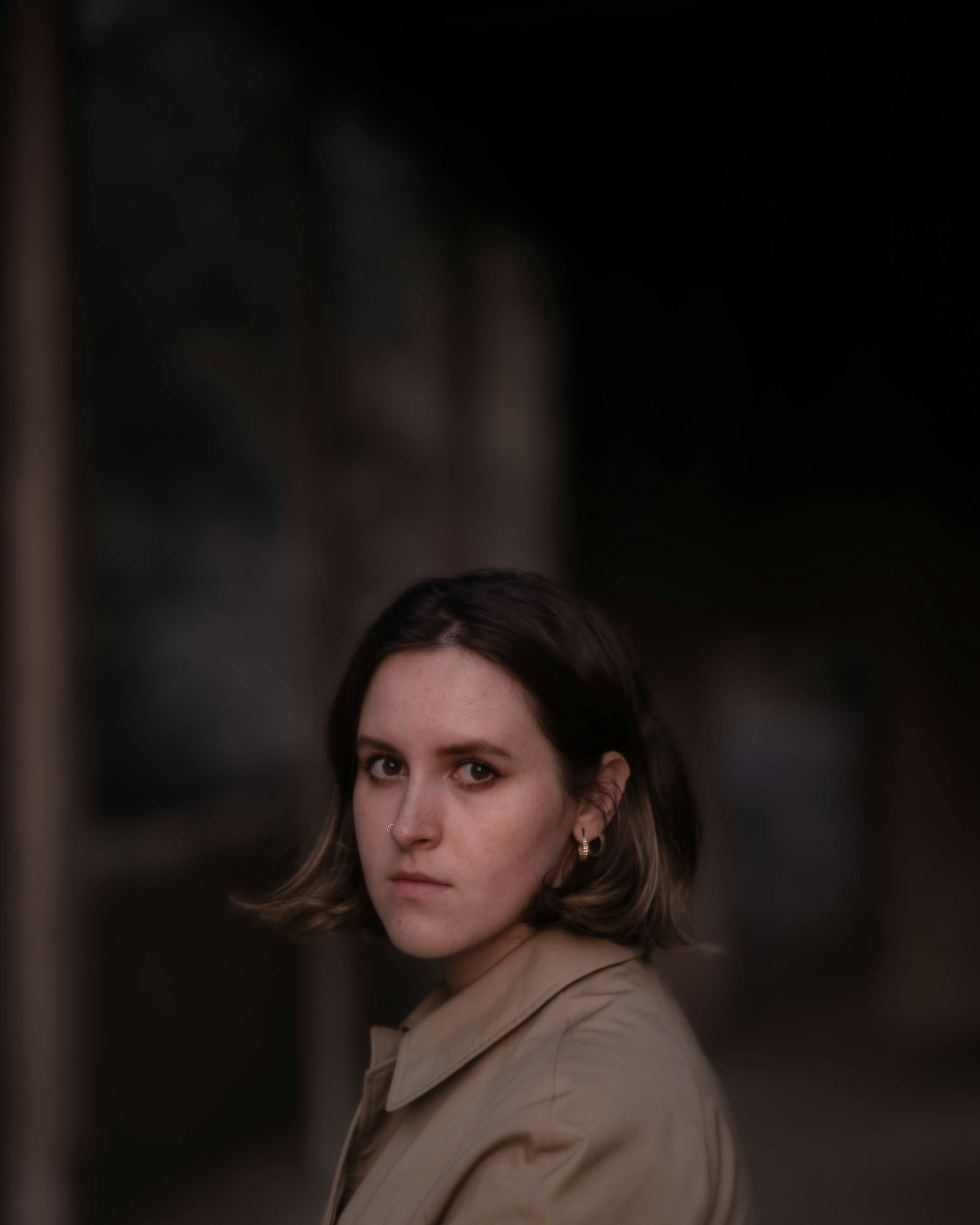 A person looking to the side photo – Free Portrait Image on Unsplash