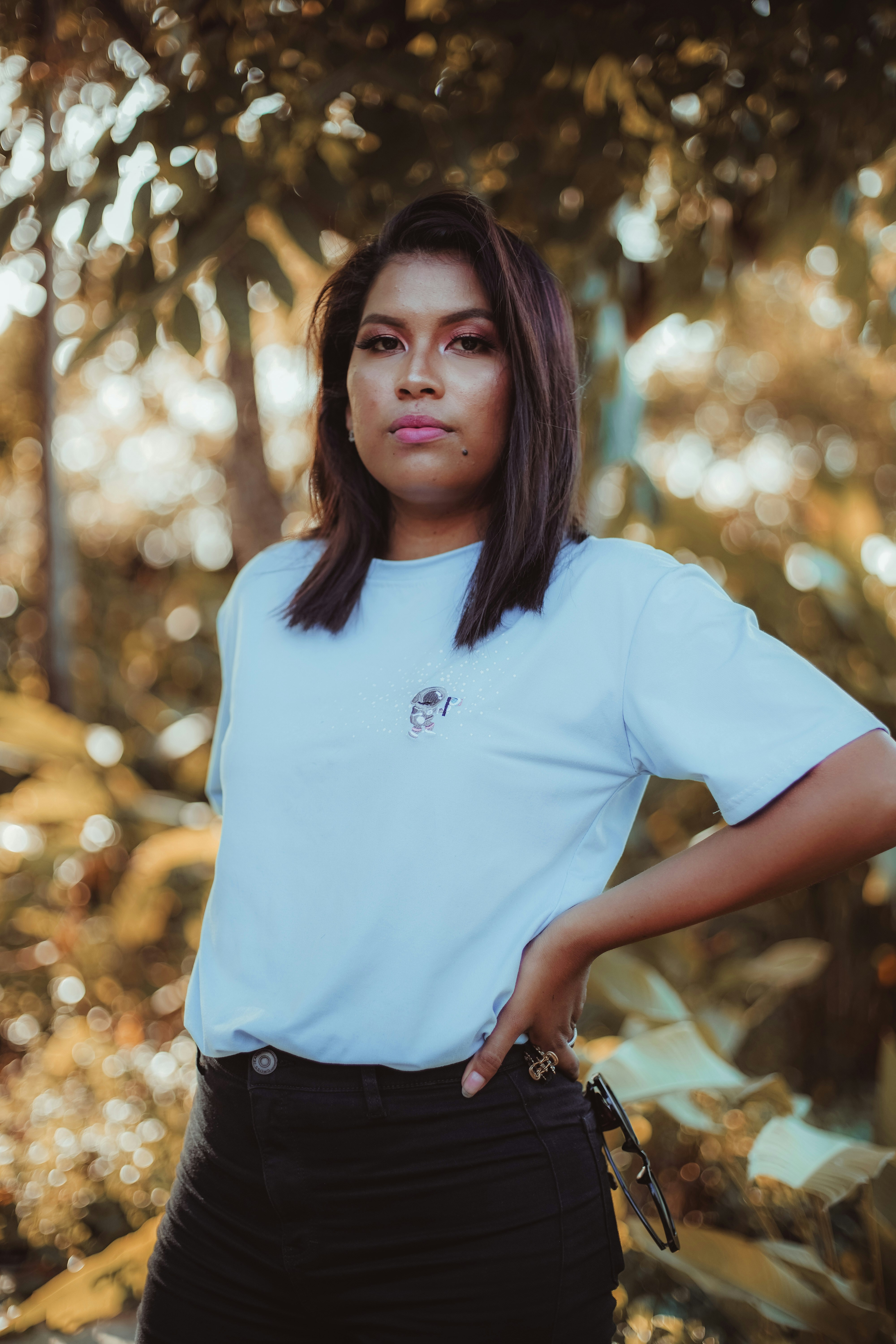 Foto Una persona posando para una foto – Imagen Mujer gratis en Unsplash