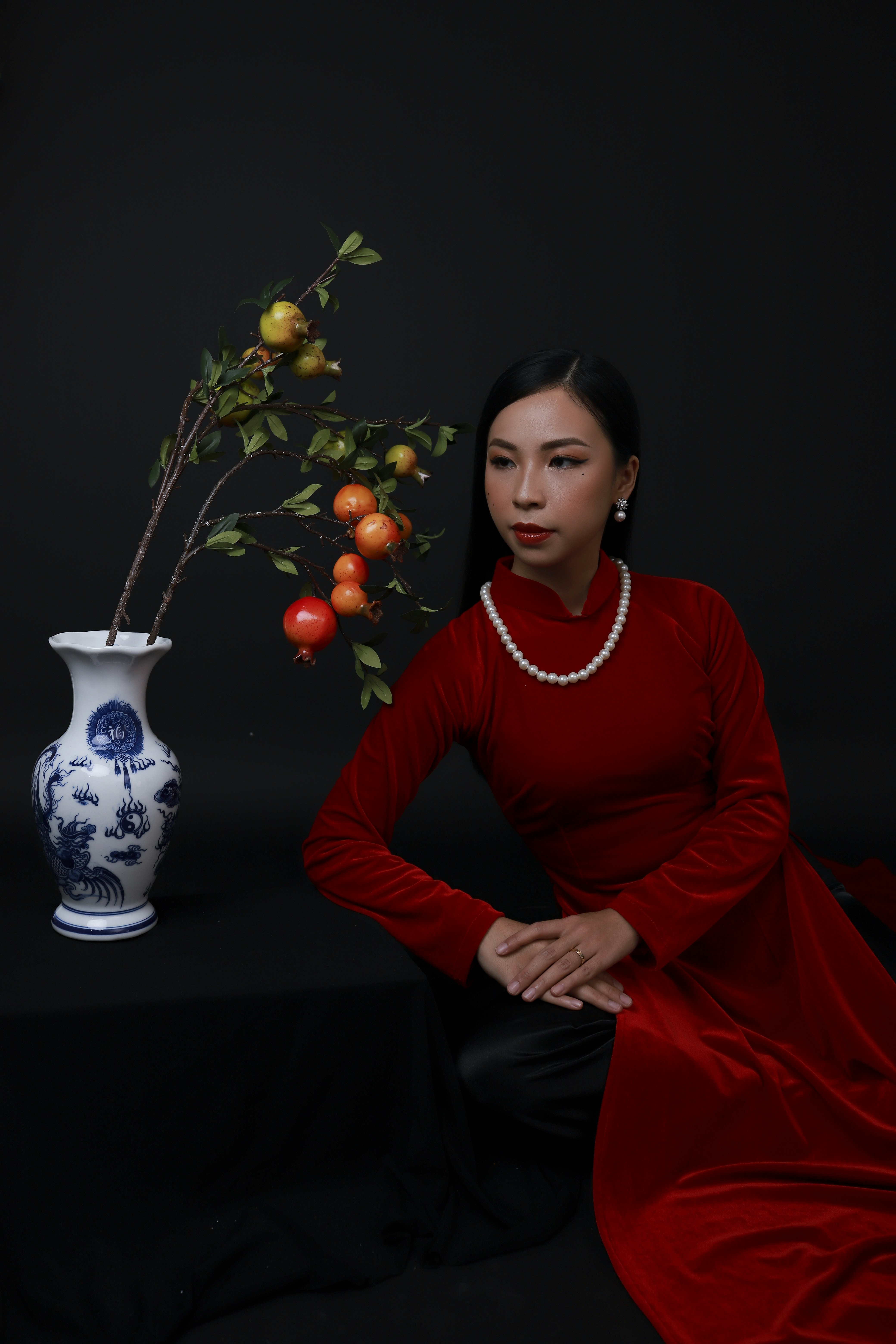 A person in a red dress photo – Free Red cloth Image on Unsplash