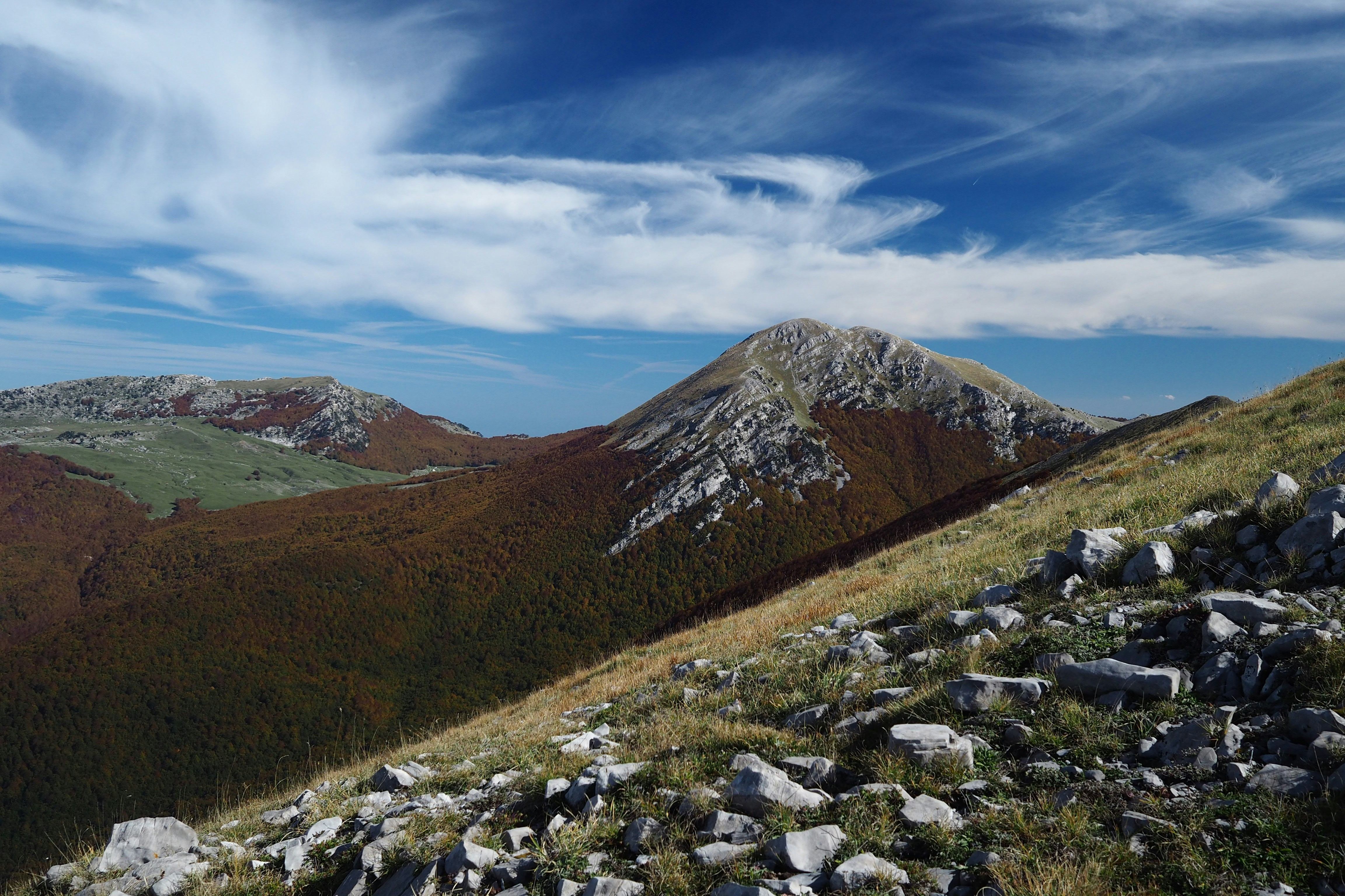 A rocky mountain with a valley below photo – Free Serra del prete Image ...