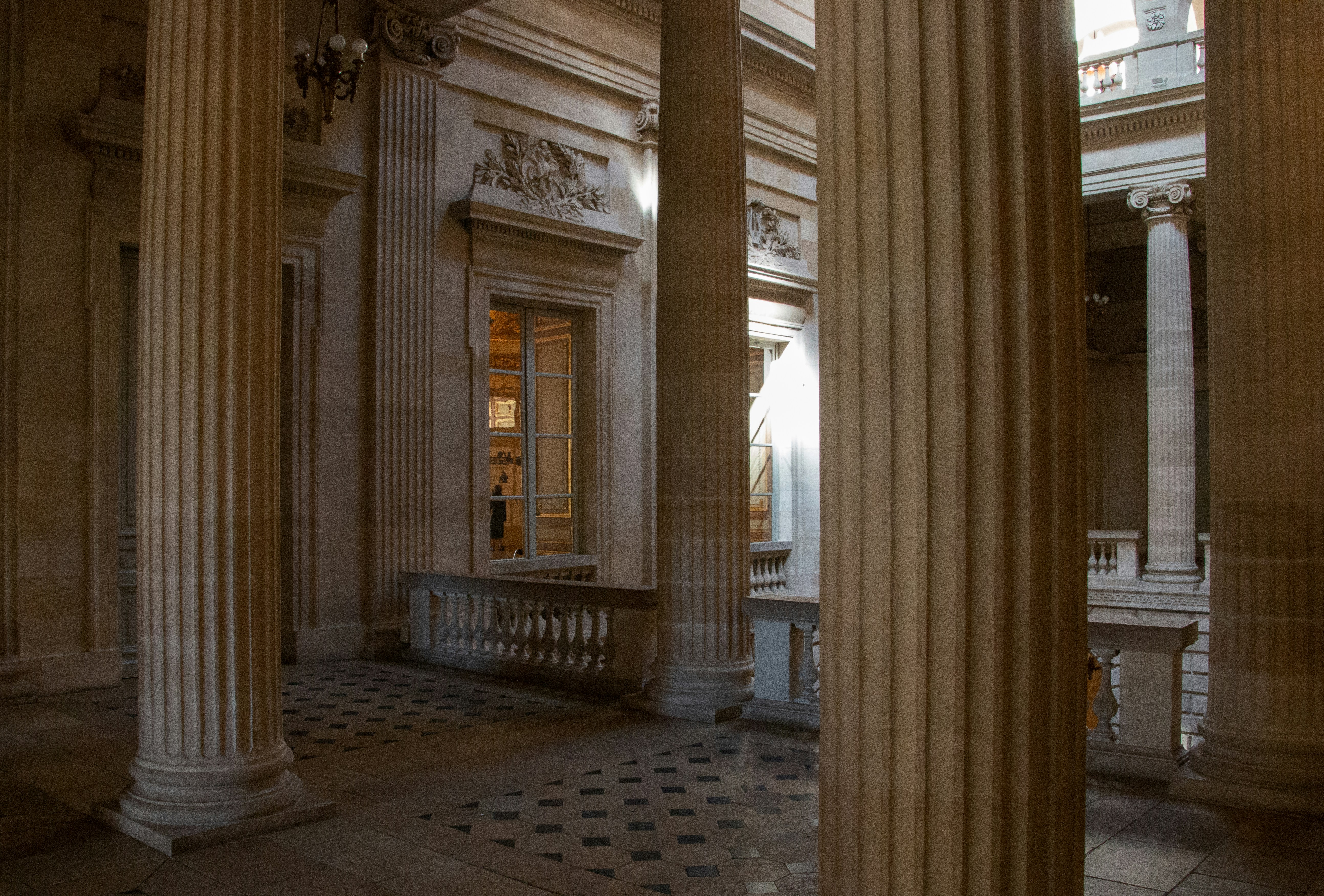 A large room with pillars photo – Free Bordeaux Image on Unsplash