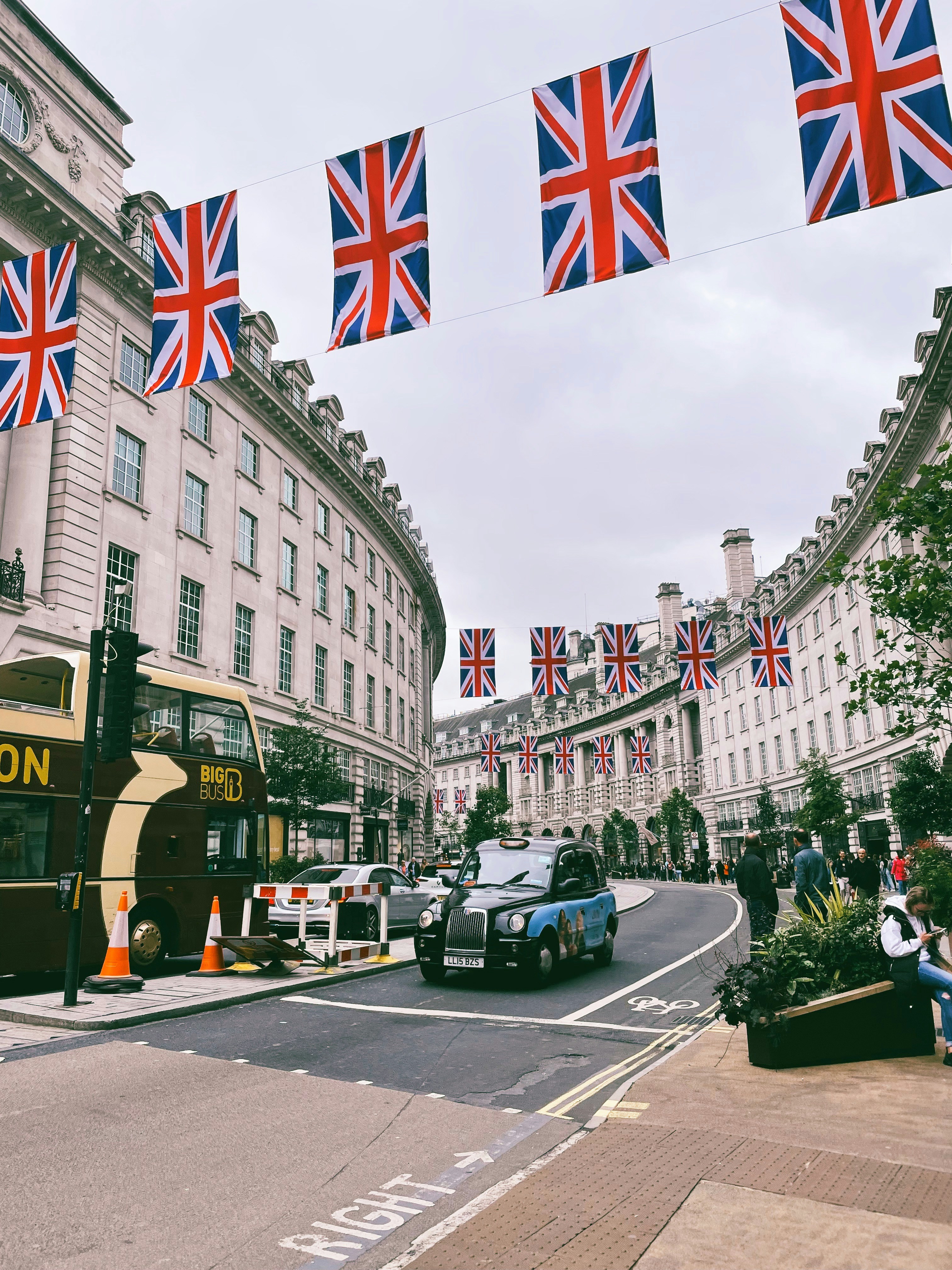 A street with buses and flags photo – Free London Image on Unsplash