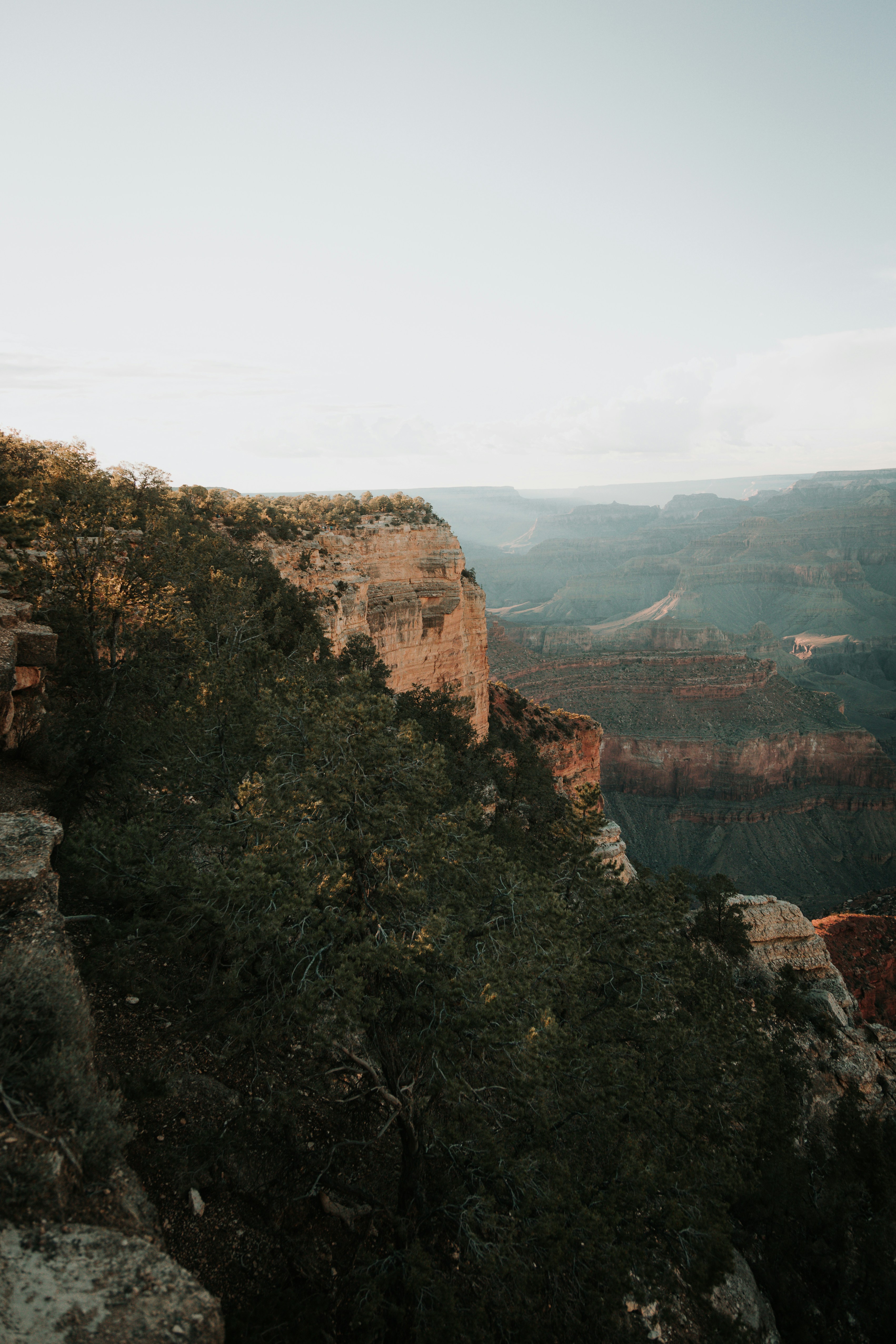 Un grand canyon traversé par une rivière photo – Image gratuite de Gris ...