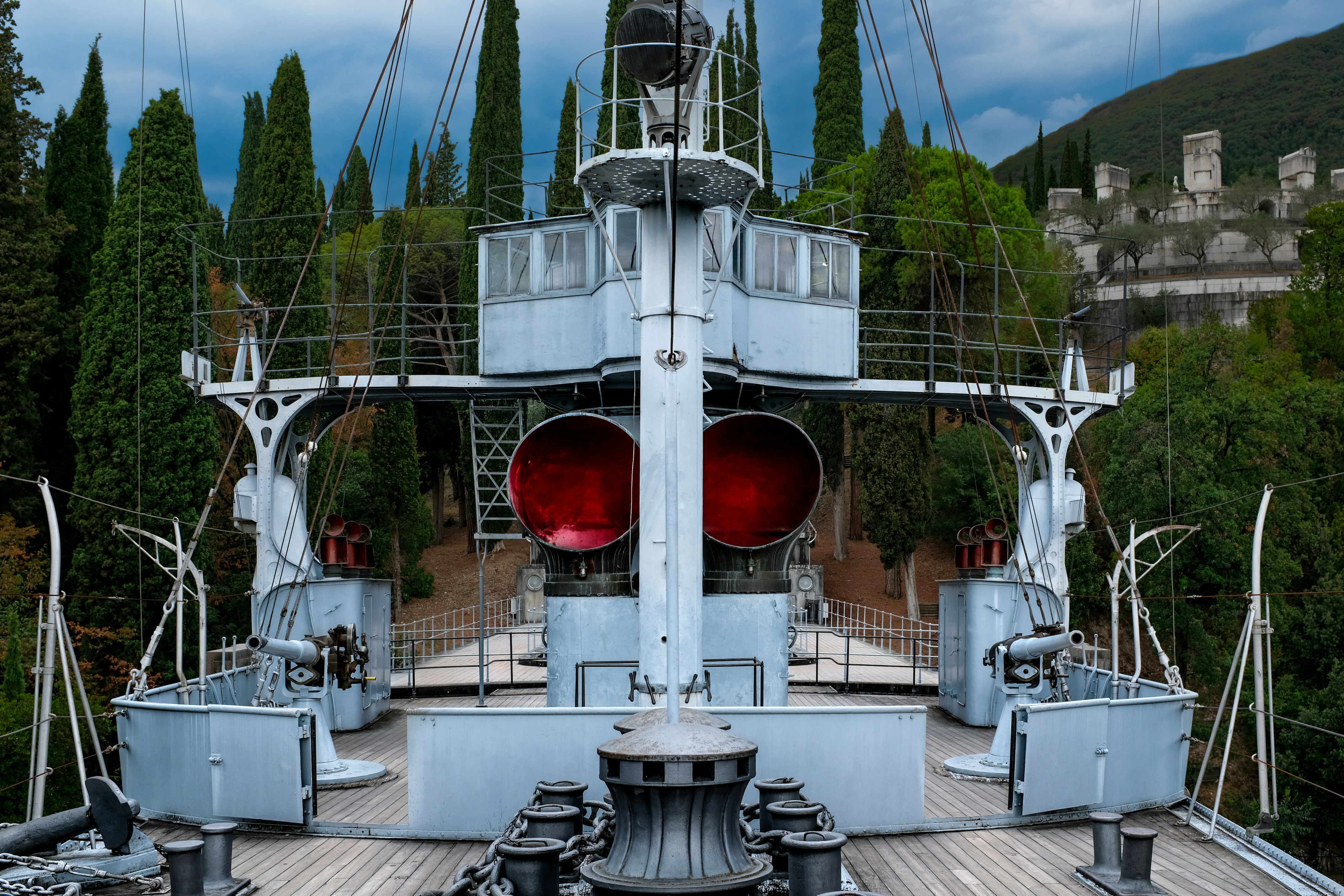 Heart of Iron: Central Red Gunports on a Symmetrical Naval Deck