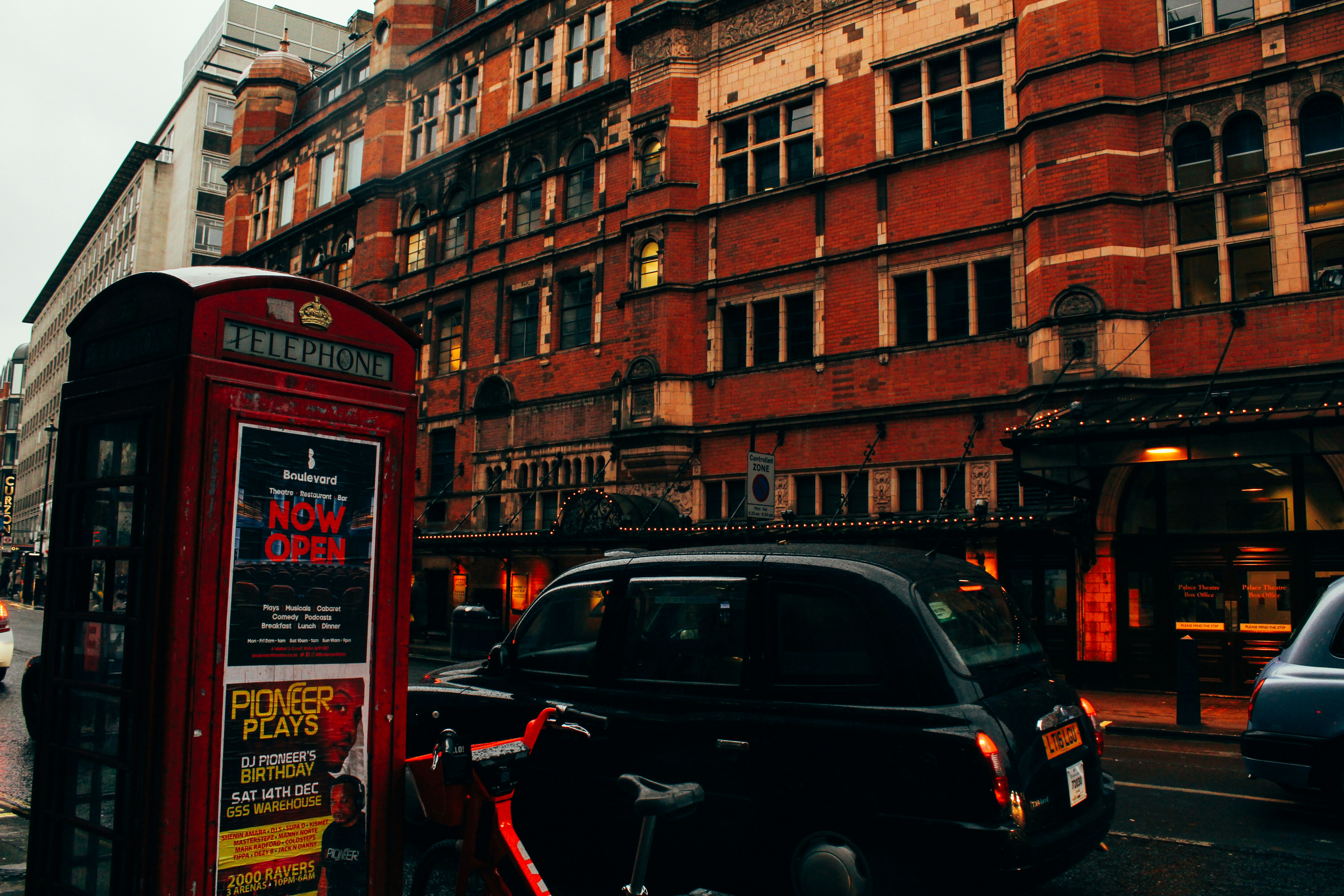 Photo by Manu Mateo with Canon EOS 4000D