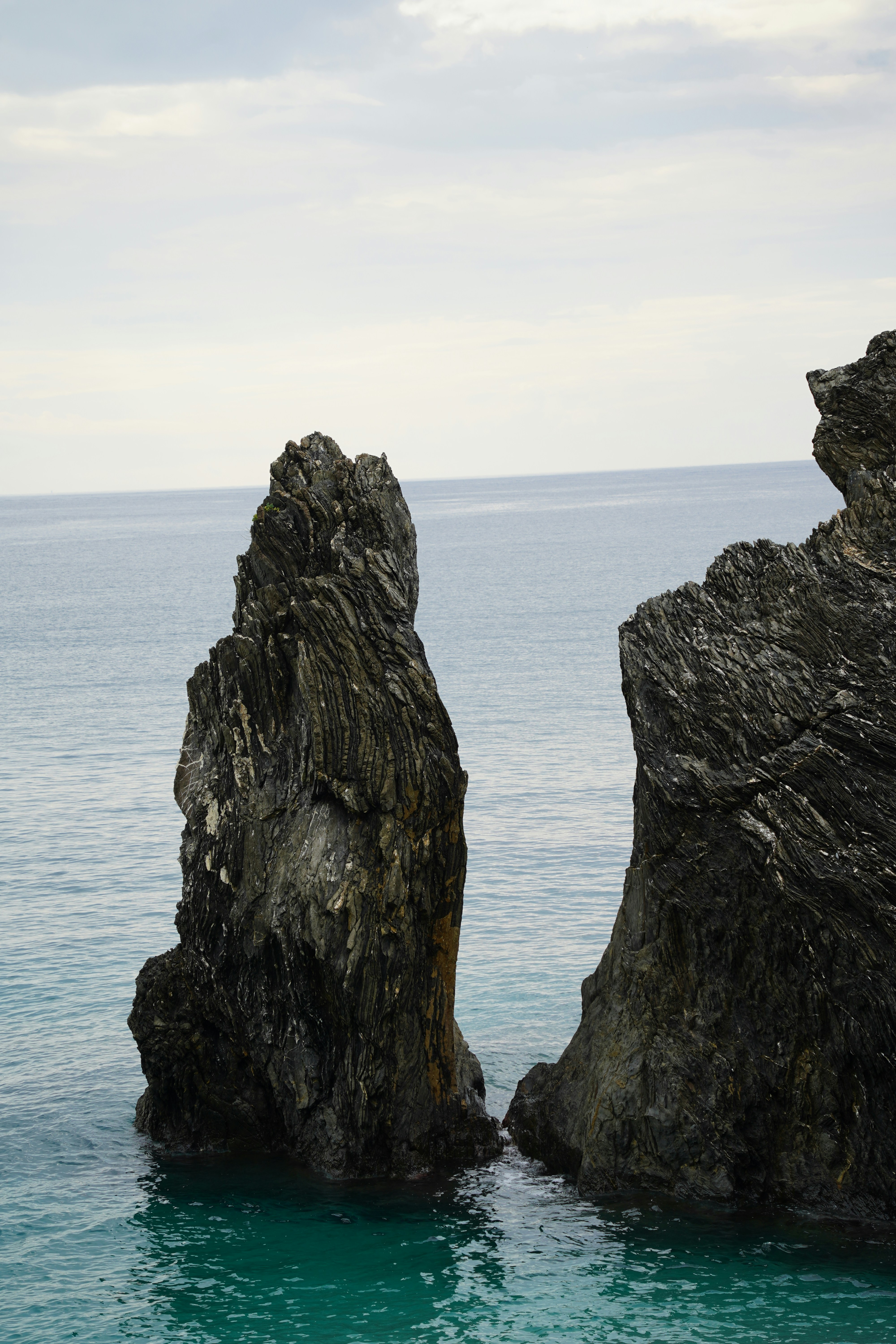 A group of large rocks in the water photo – Free Nature Image on Unsplash