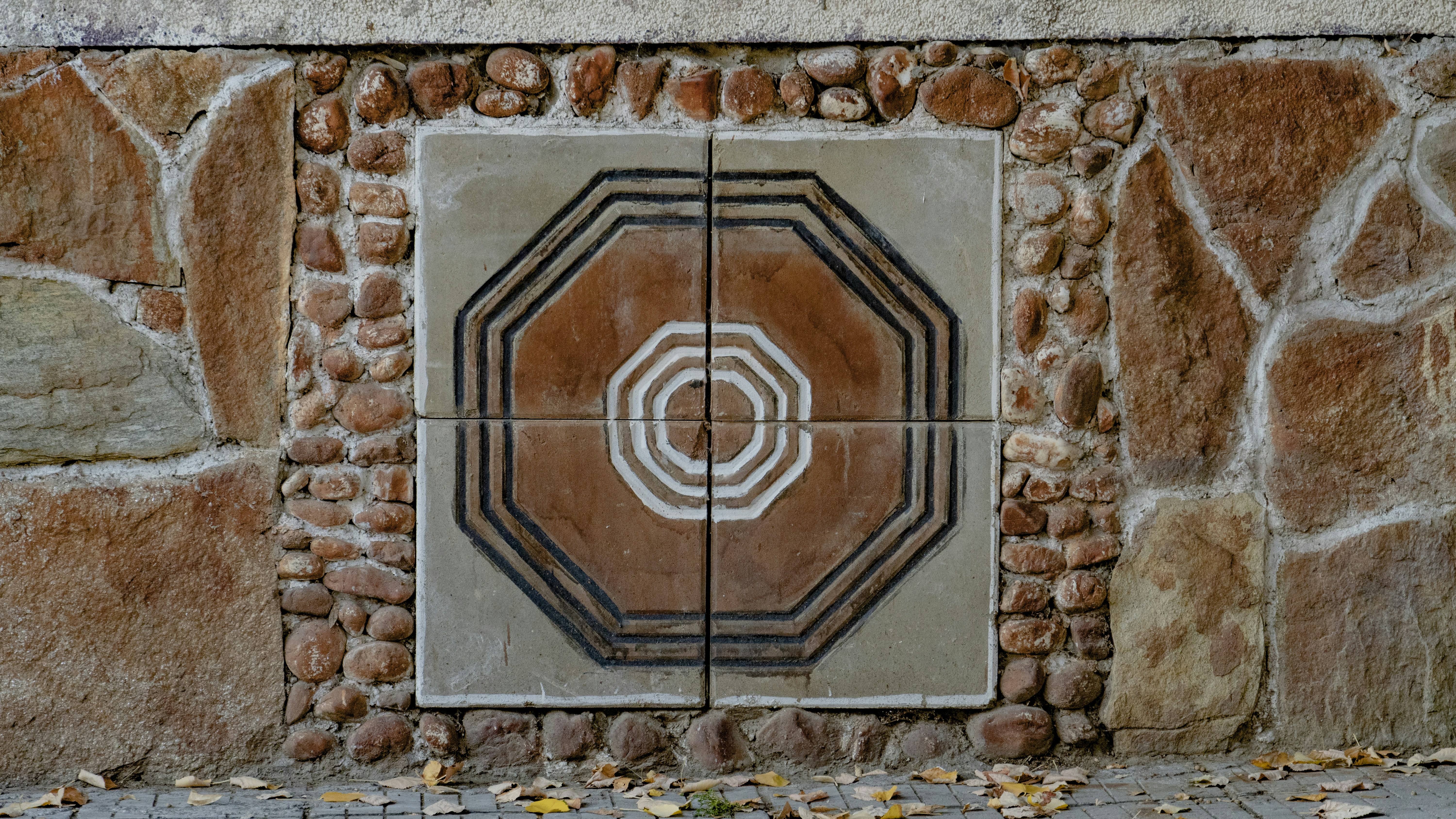Targeted Rings: A Tile Mosaic Concentric at the Center
