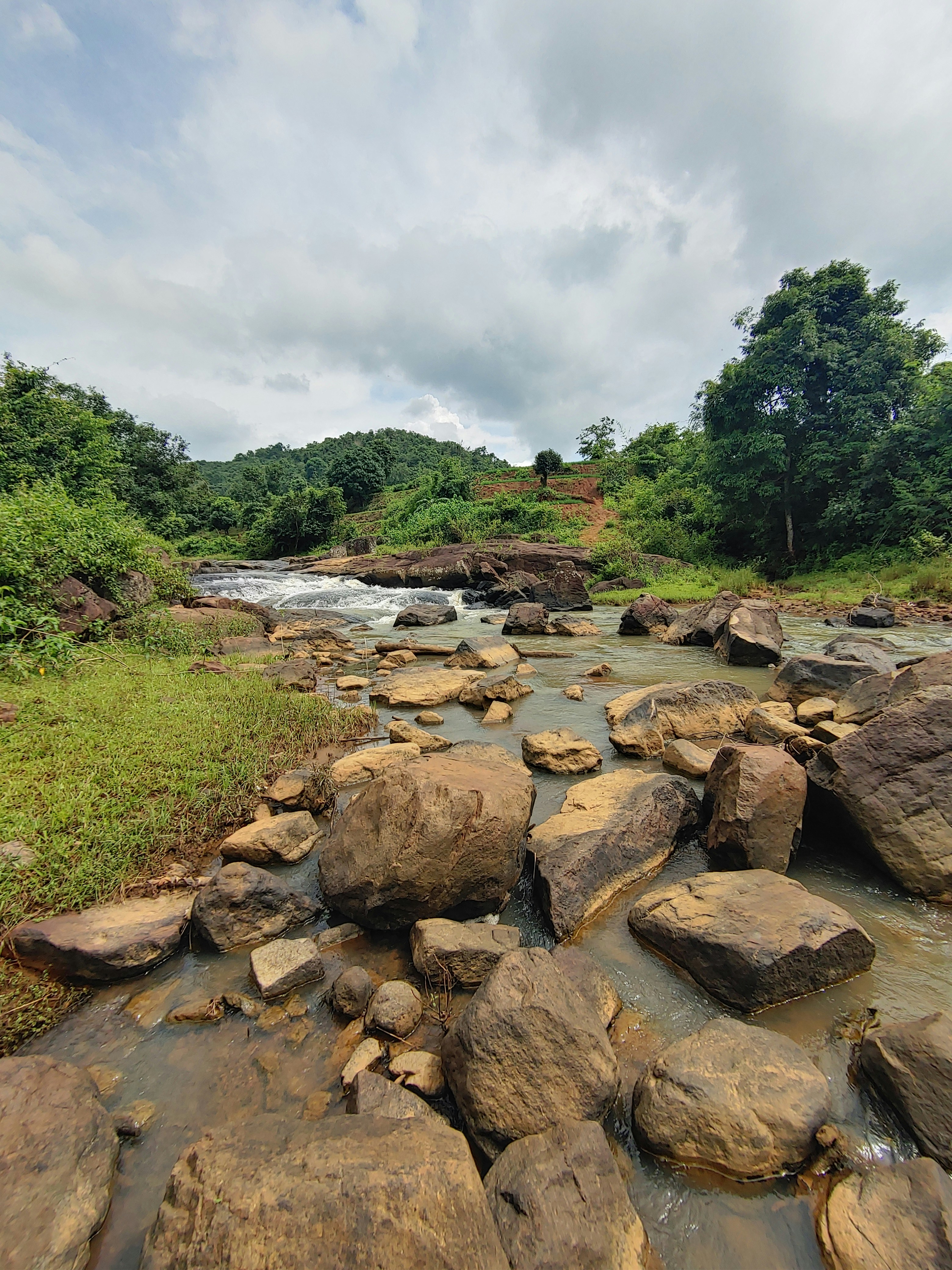 A river with rocks and trees photo – Free Paderu - pedabayalu ...
