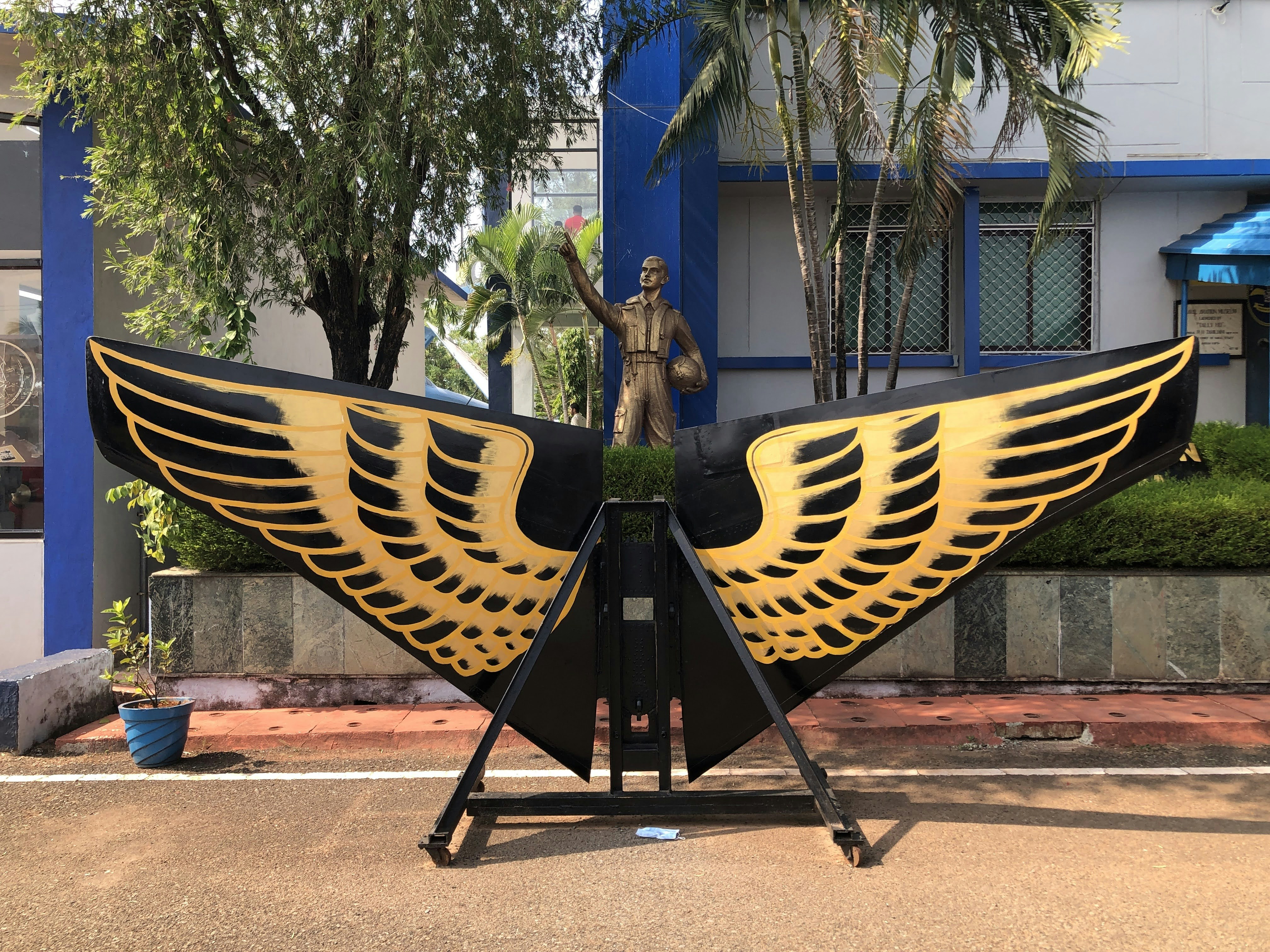Golden Wings, Central Sentinel