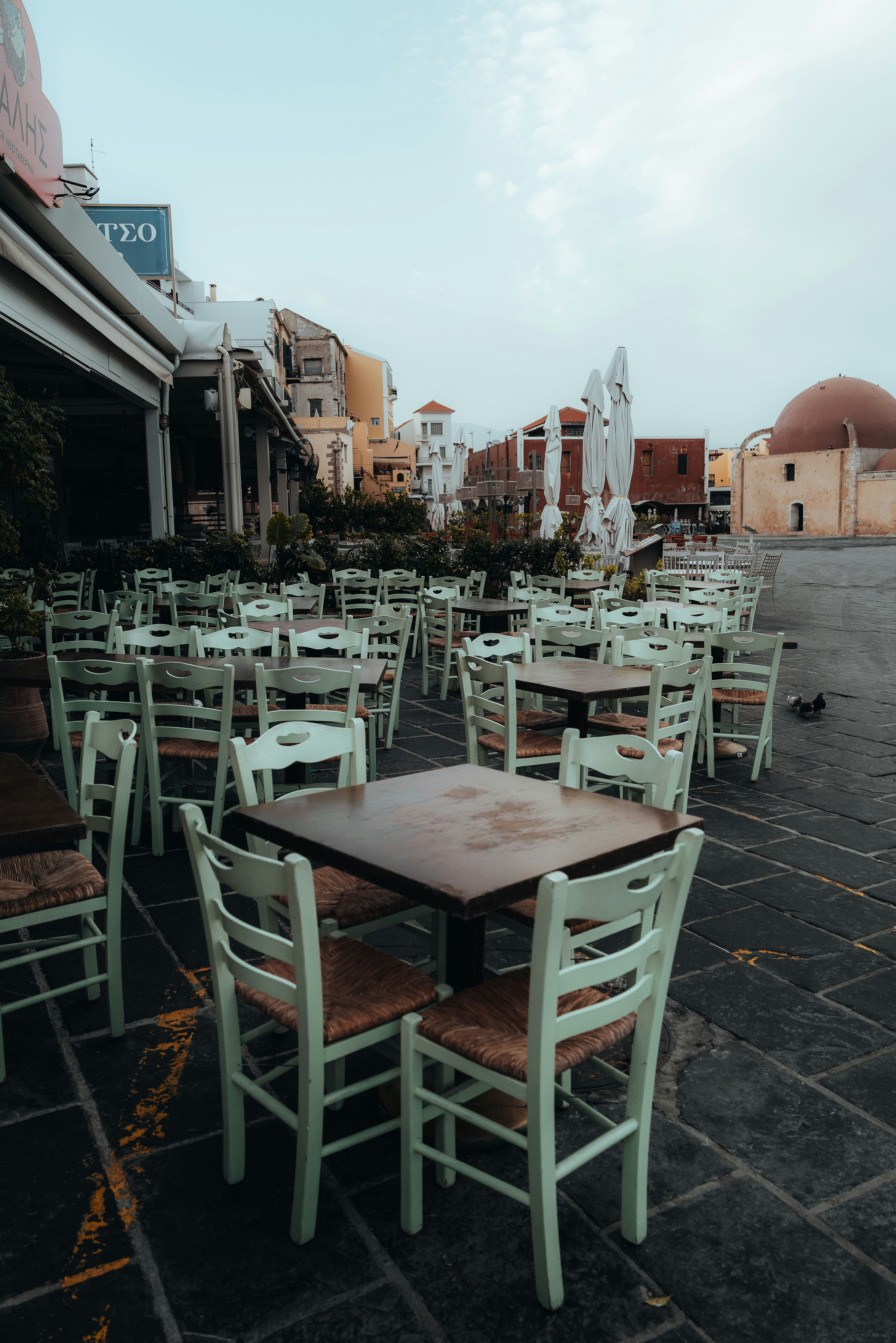 Cafés Under Clear Skies: A Mediterranean Plaza Quietly Ready for Guests